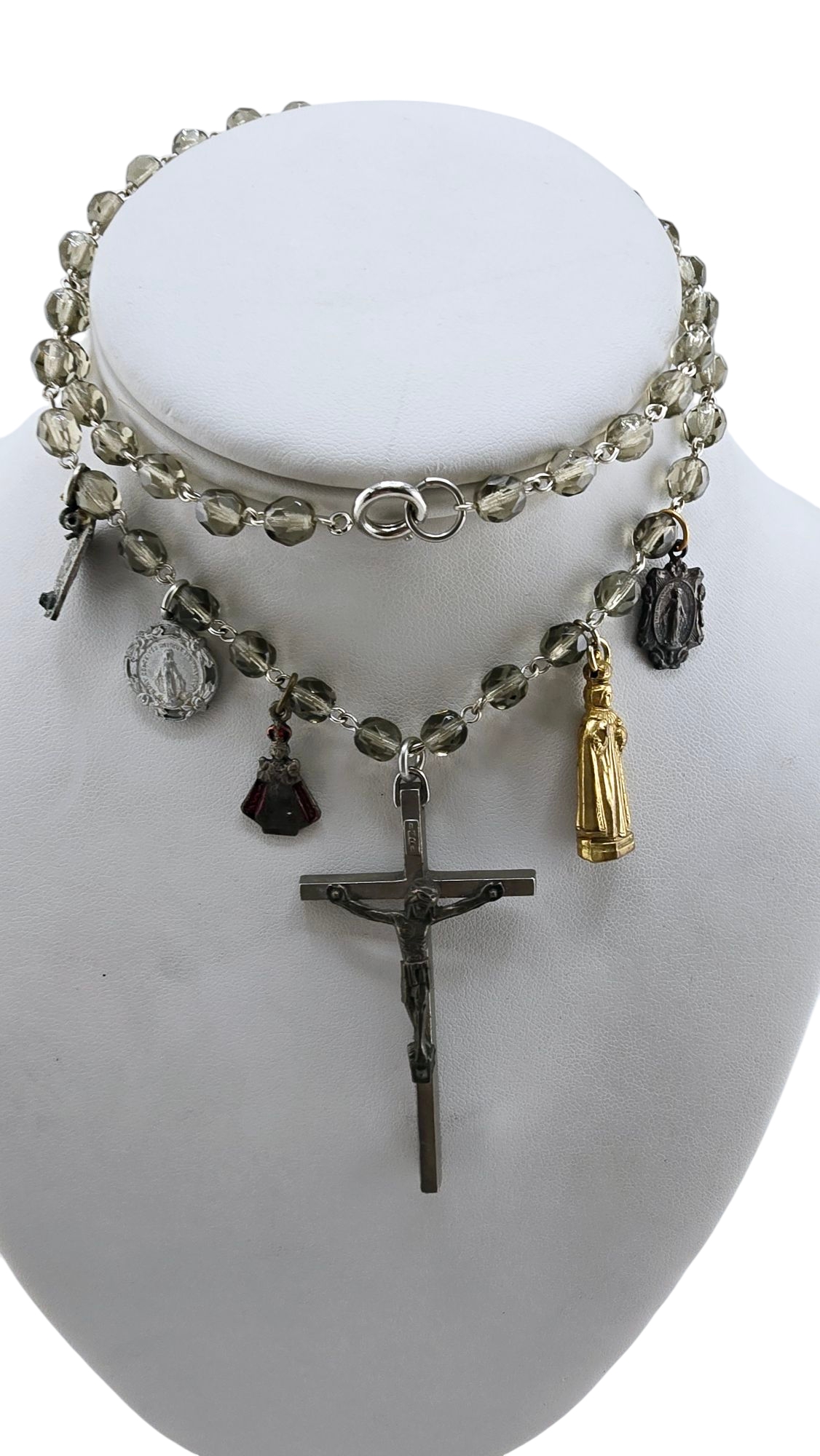 VINTAGE FACETED GLASS ROSARY STYLE CHAIN WITH CROSS AND RELIGIOUS CHARM ...