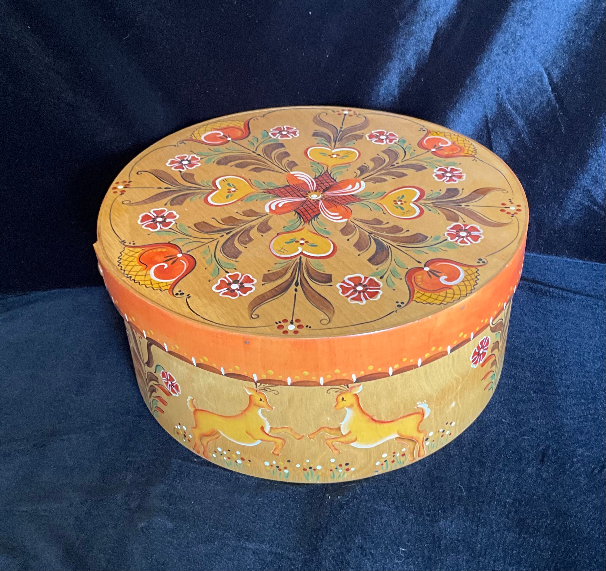 Hand Painted Wooden Hat Box Primitive Style #1169 | Auctionninja.com