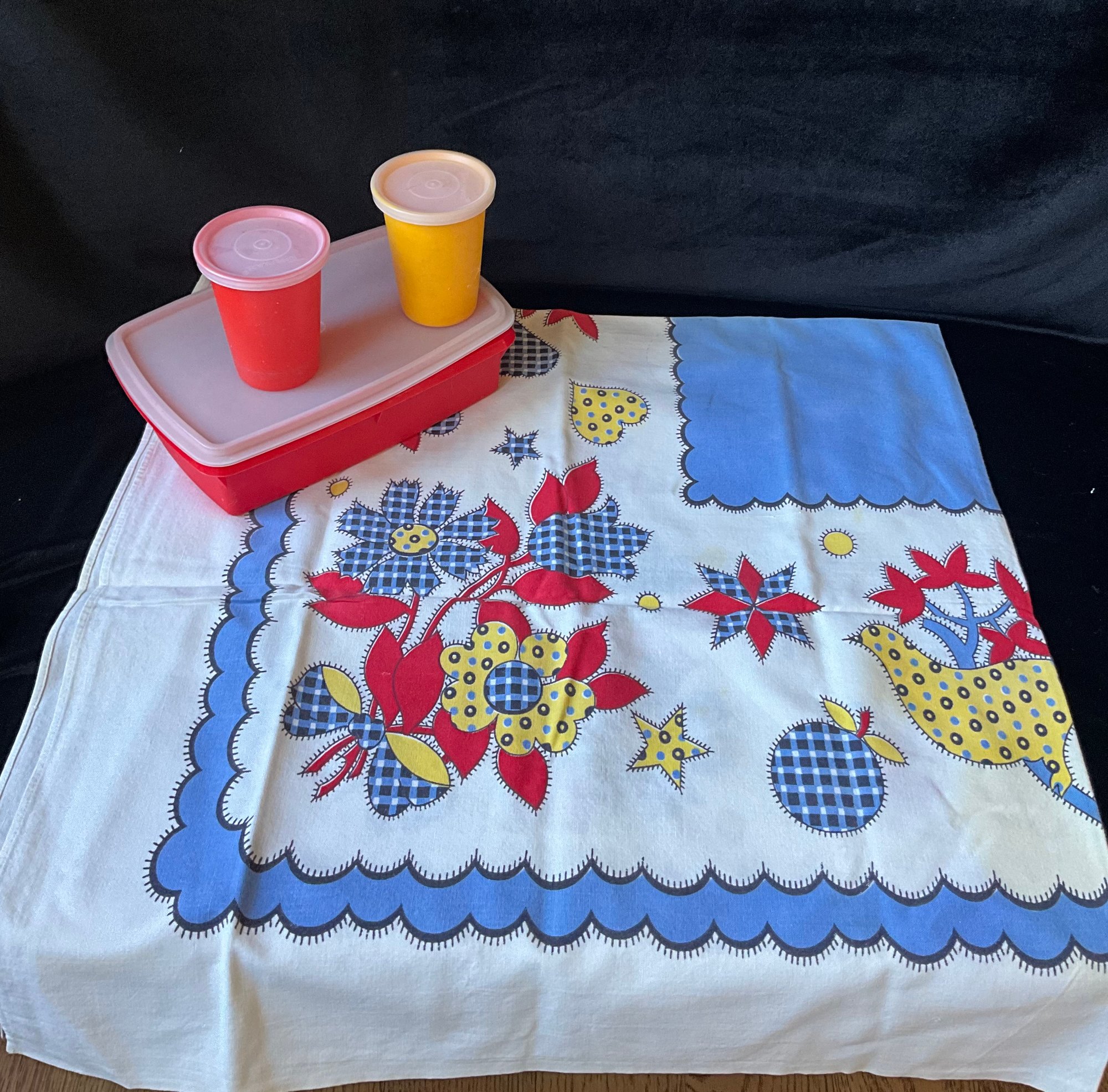 Vintage Square Tablecloth And 3 Piece Vintage Tupperware #1446 ...