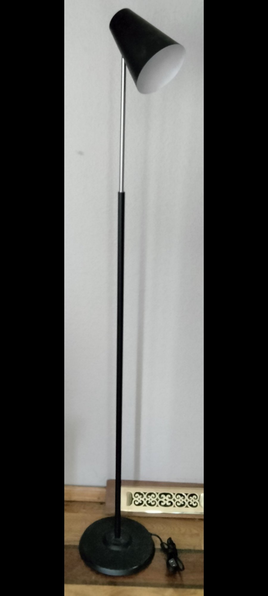 Intertek Floor Lamp #1521 | Auctionninja.com