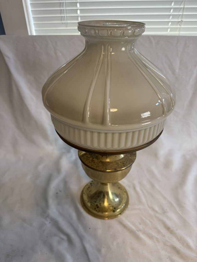 Antique Brass Aladdin Lamp And Shade #2289 | Auctionninja.com