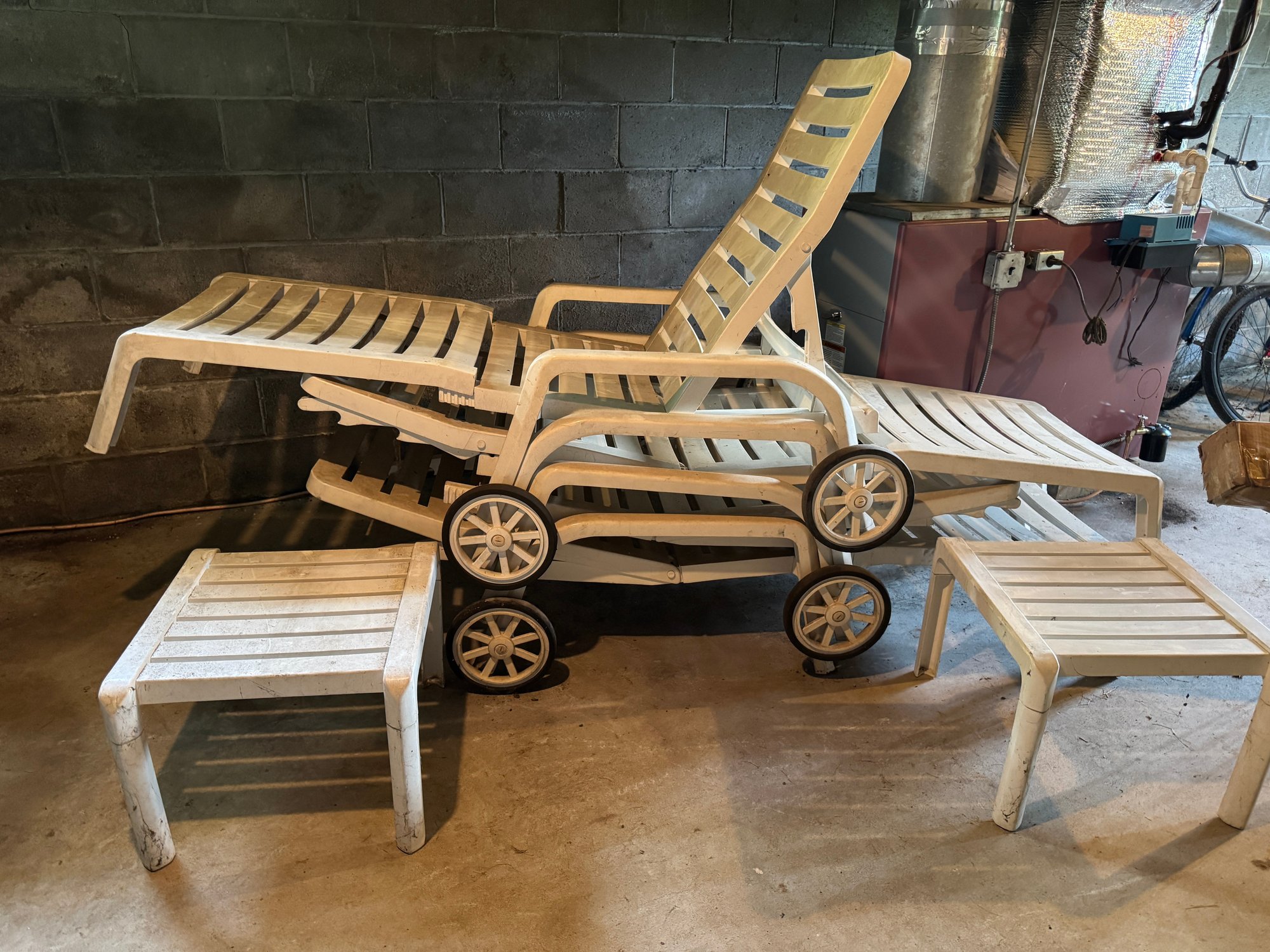 Group Of Heavy Duty Plastic White Rolling Lawn Chairs And Tables #4853 ...