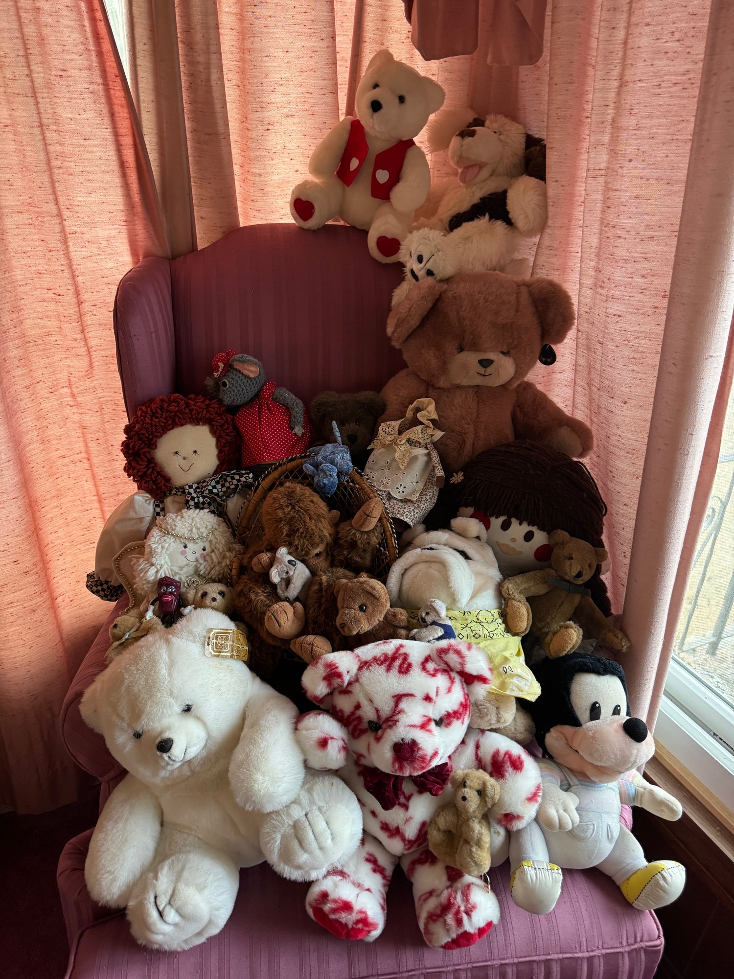 Large Lot Of Vintage Stuffed Animals & Bears Including Yale Bull Dog ...