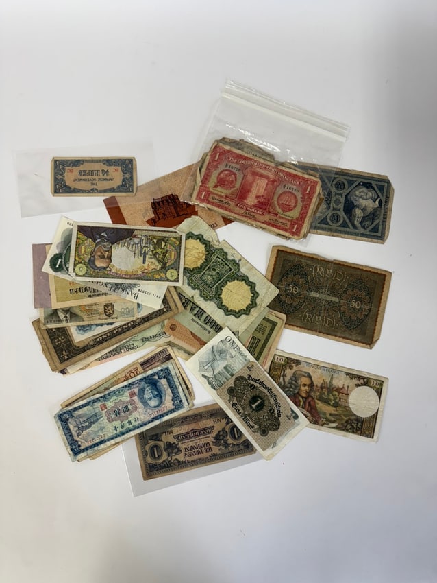 62. Collector's Lot Of Foreign Currency Bills #10844 | Auctionninja.com