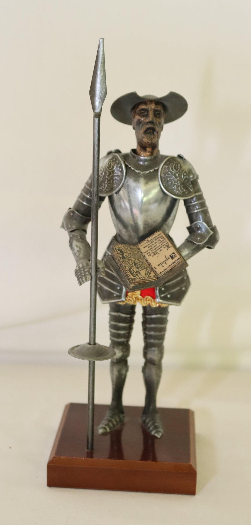 Vintage Statue Of Don Quixote With Armour #28087 | Auctionninja.com