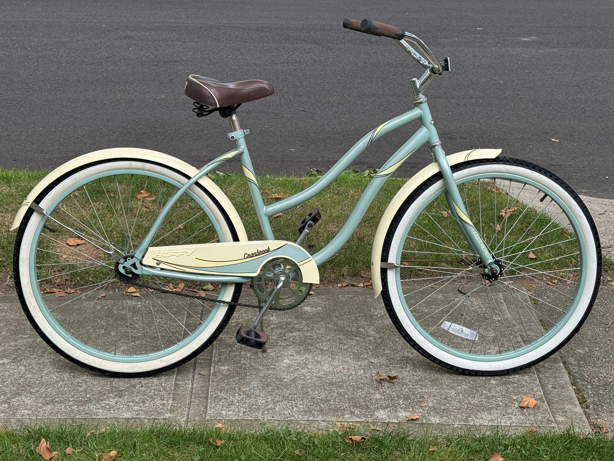 Huffy Cranbrook Cruiser Ladies Bicycle #37923 | Auctionninja.com