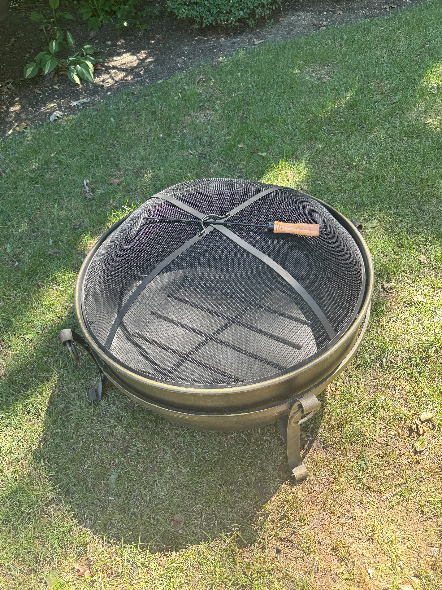 Sunnydaze Cauldron Style Outdoor Fire Pit With Spark Screen & Log Poker ...