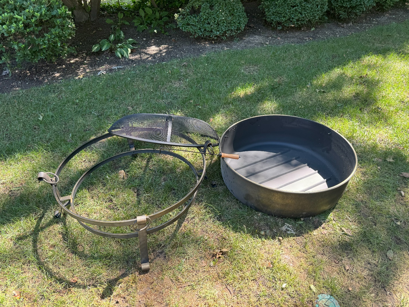 Sunnydaze Cauldron Style Outdoor Fire Pit With Spark Screen & Log Poker ...