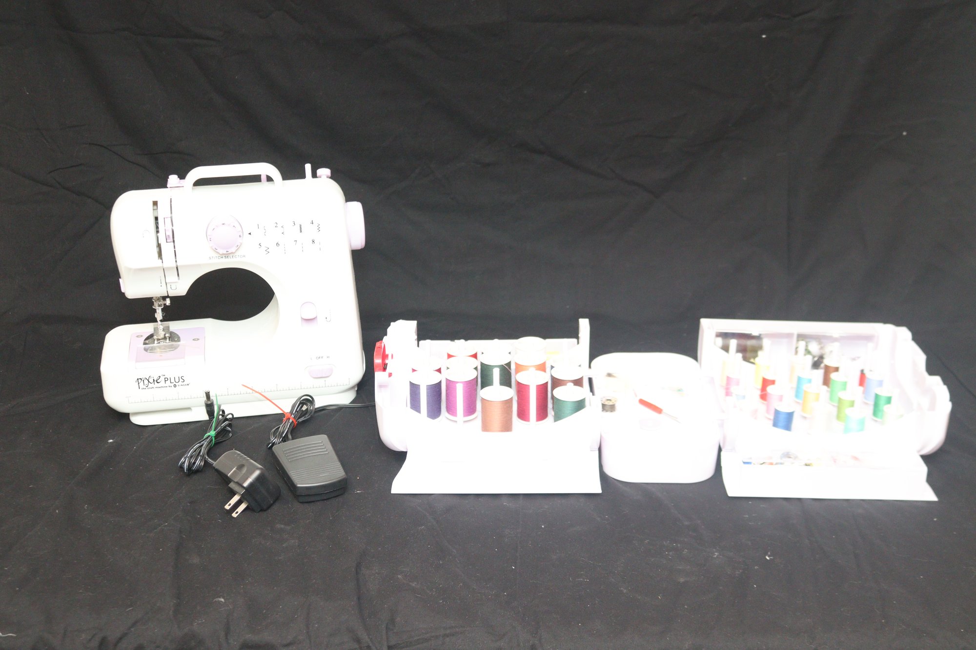 Singer Pixie Plus Sewing Machine And Extras (T-4) #38273 | Auctionninja.com