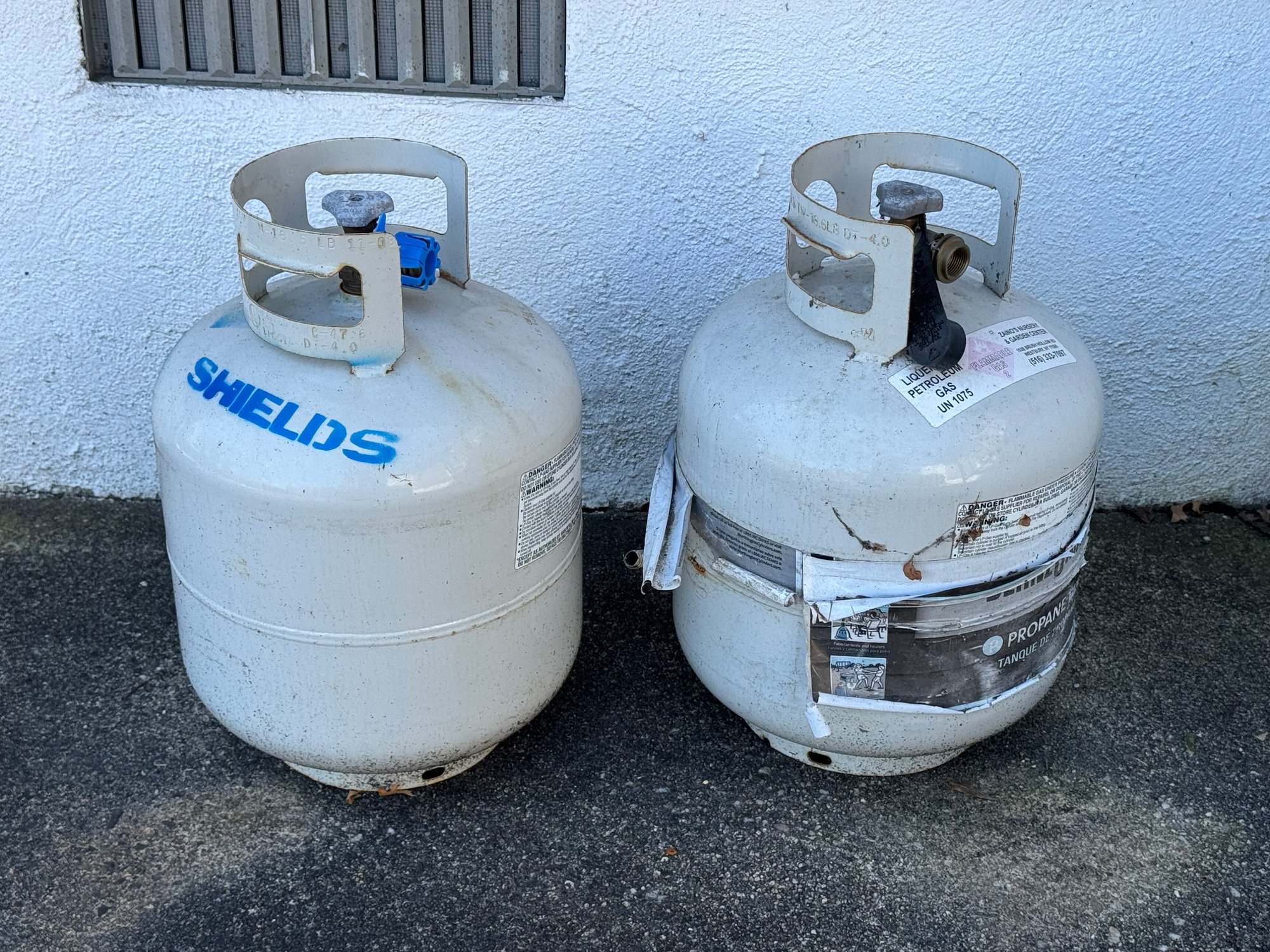 Pair Of BBQ Propane Tanks 1 Full 1 Empty For Refill #42002 ...