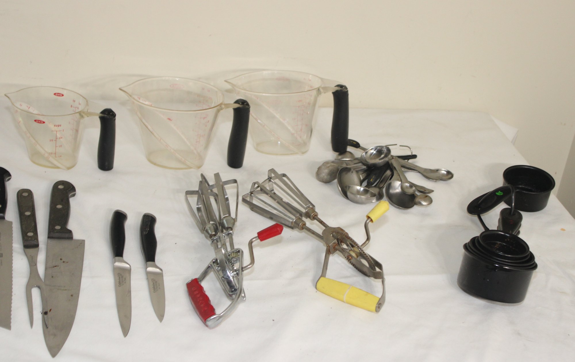 Measuring Cups, Spoons, Hand Mixers And Knives Calphalon, Henckels. (H ...