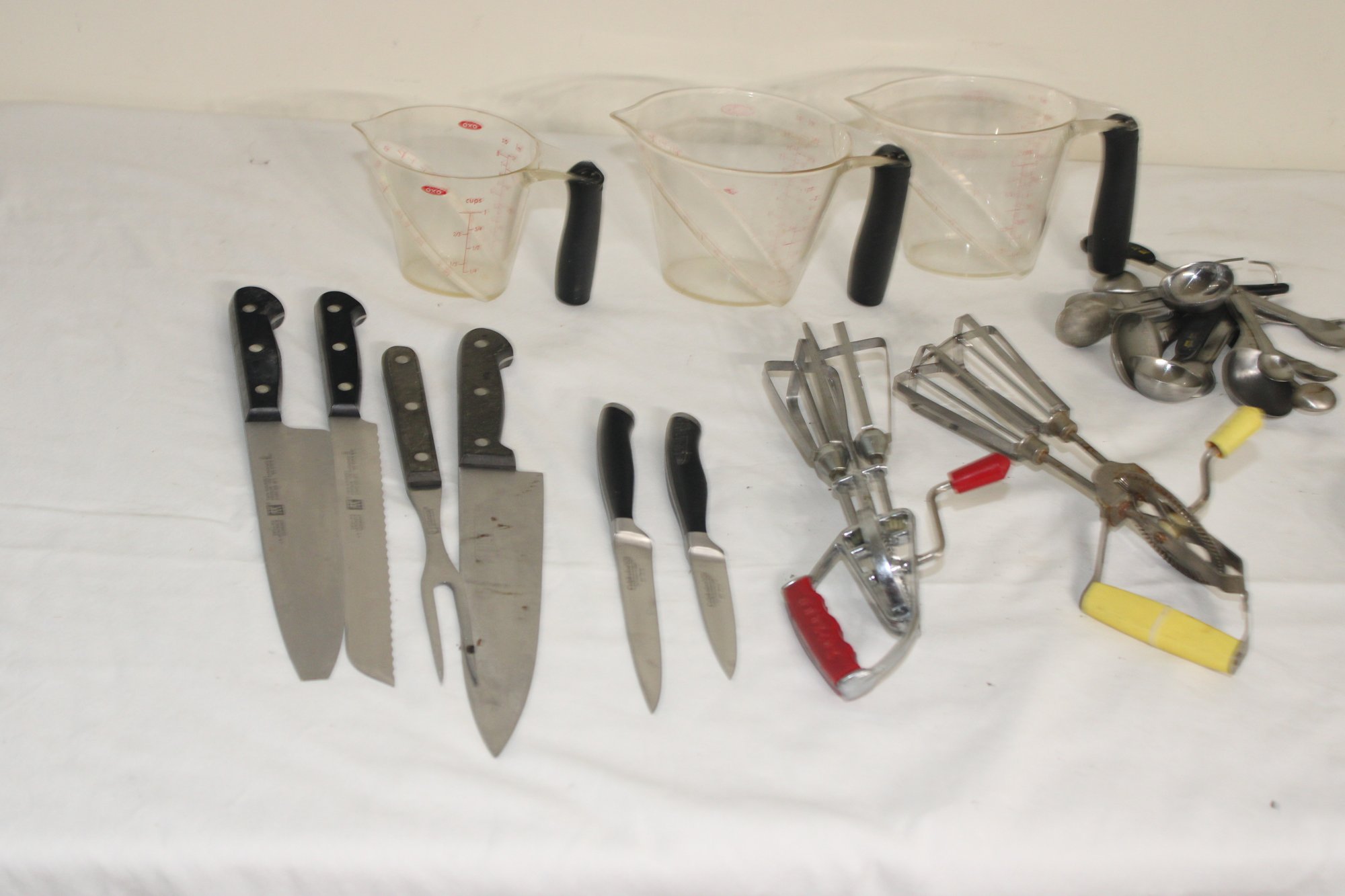 Measuring Cups, Spoons, Hand Mixers And Knives Calphalon, Henckels. (H ...