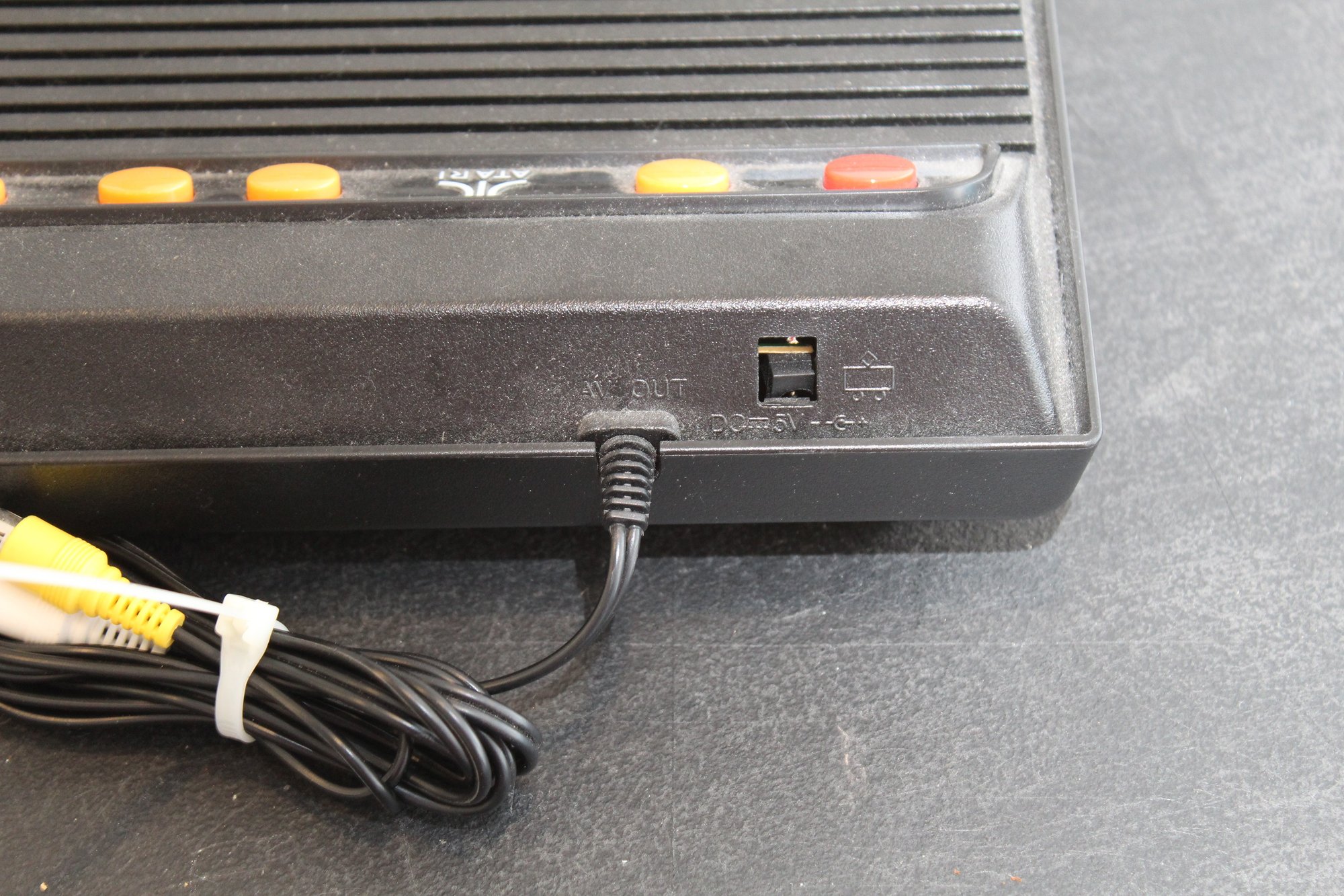 Atari Flashback Classic Game Console. (G-87) #45360 | Auctionninja.com