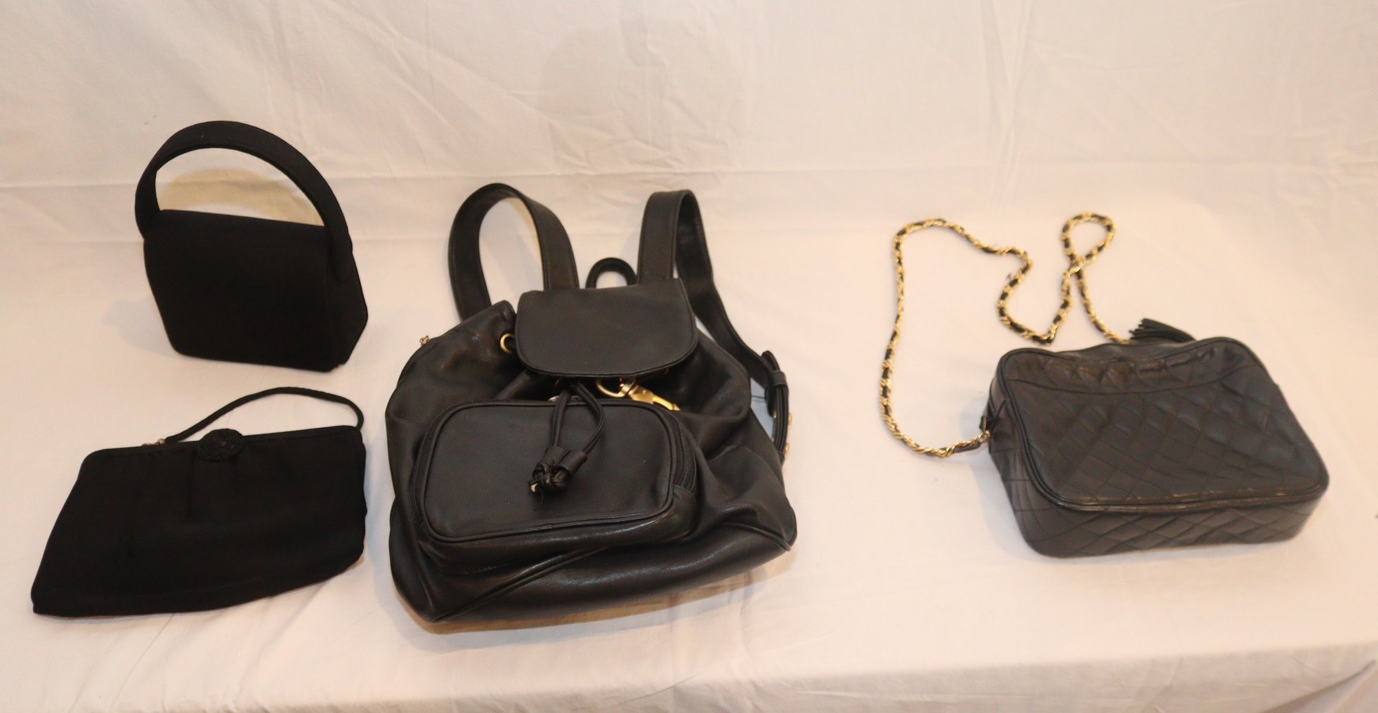 Handbag Lot #38580 | Auctionninja.com
