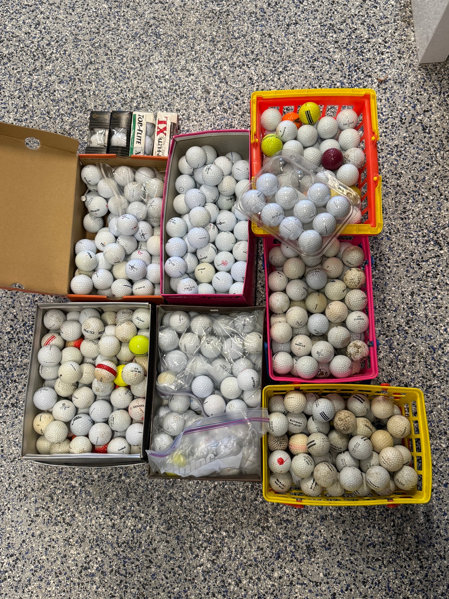 Large Lot Of Golf Balls - Various Types And Quality #1457 ...
