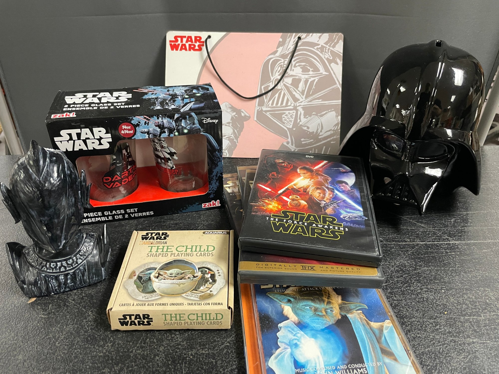 STAR WARS LOT - MOVIES, DARTH VADER BANK, STATUE #4875 | Auctionninja.com