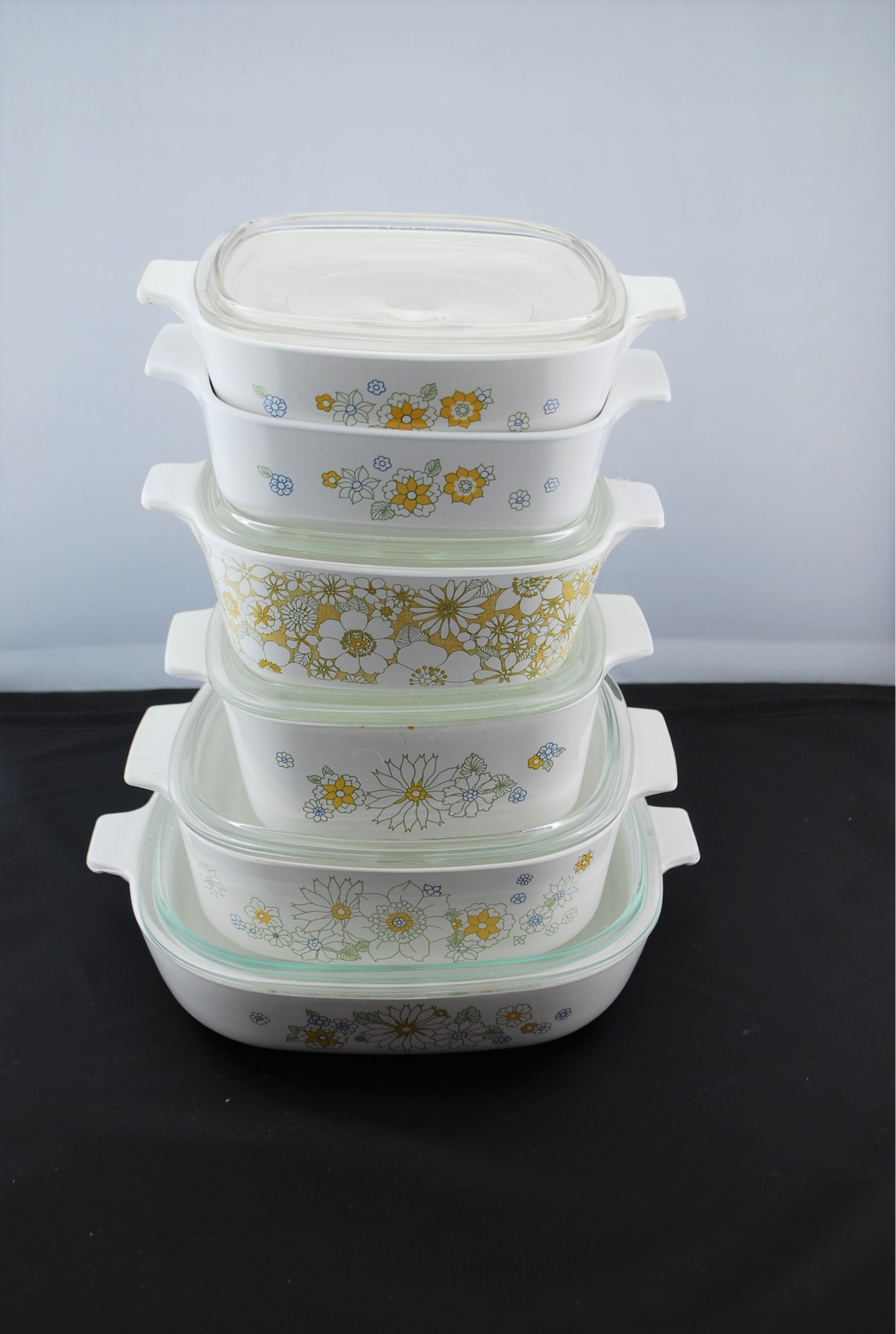 60s And 70s Daisy Floral Bouquet Corning Ware Set #1001 | Auctionninja.com