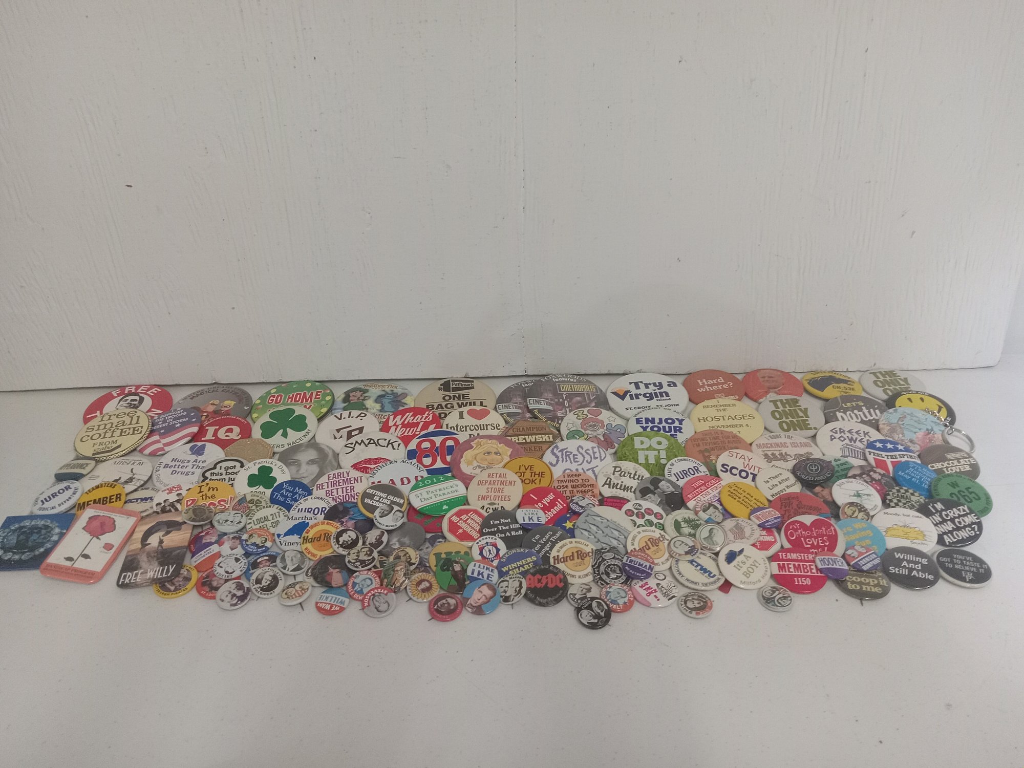 Huge Lot Of Buttons And Pins Political Funny Movies #9506 ...