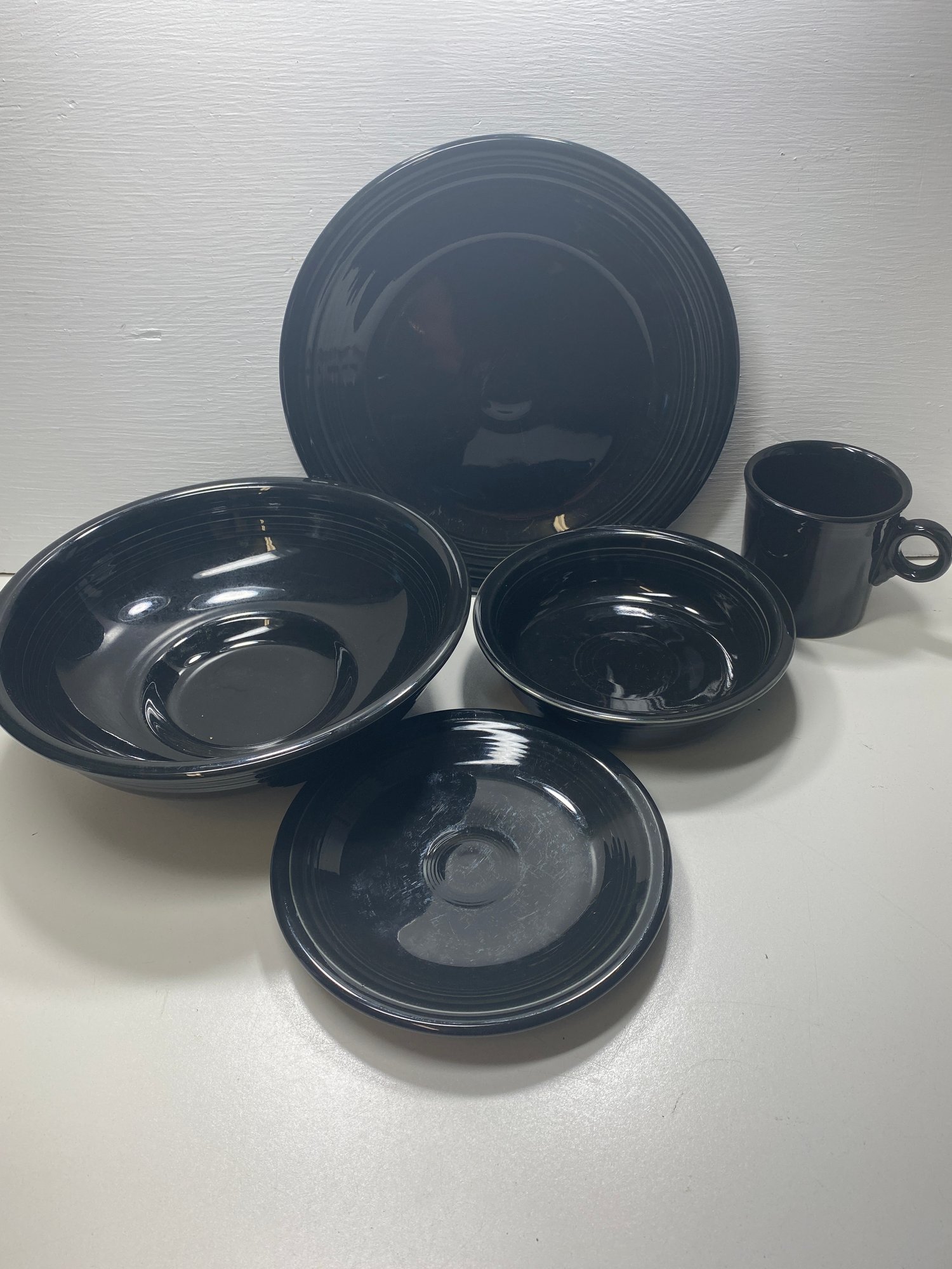 Set Of 5 Fiestaware Black Bowls,plates, And Cups #6504 | Auctionninja.com