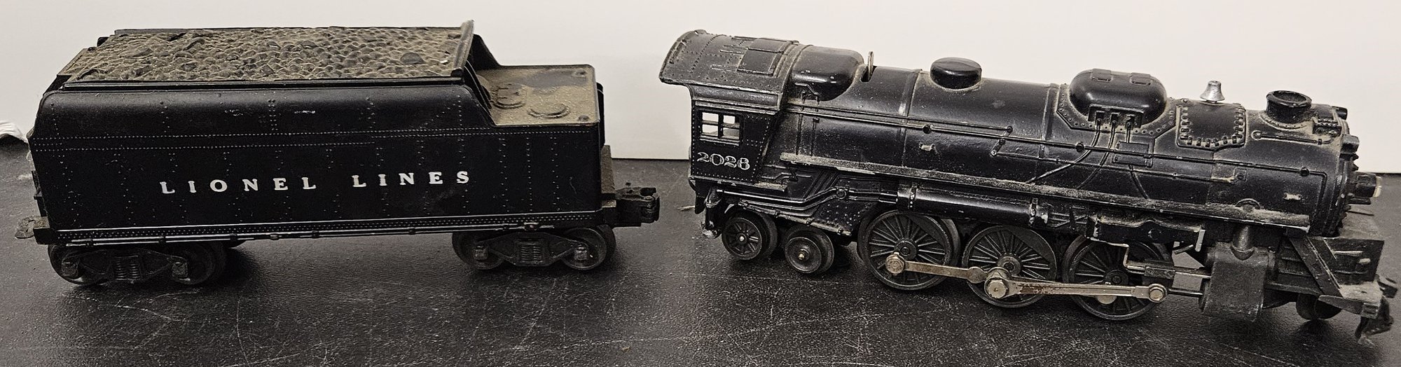 Lionel Steam Locomotive 2026 With Tender - (TRS2) #37059 | Auctionninja.com
