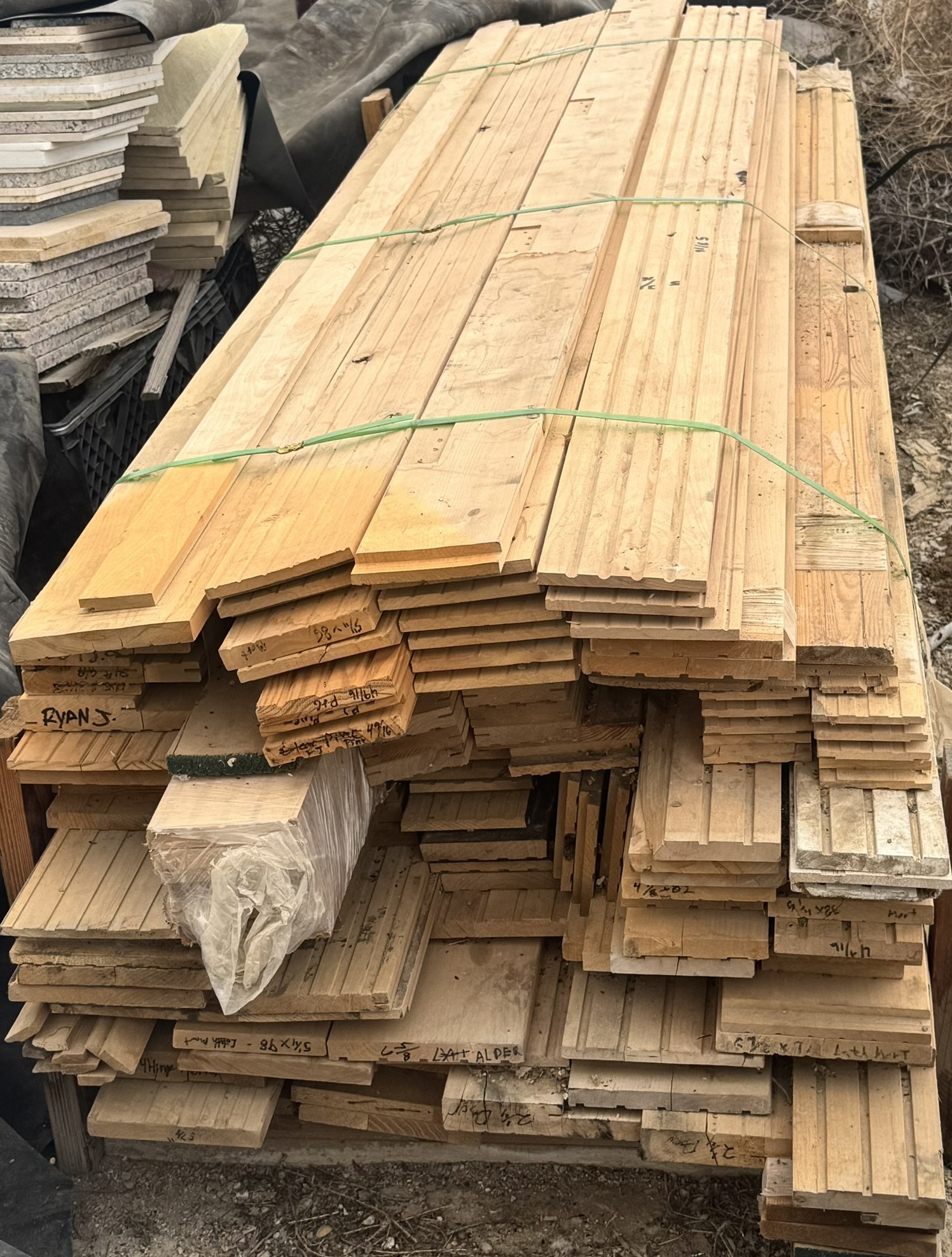 Large Pallet Of Assorted Sized Wood - (B354) YS #53410 | Auctionninja.com
