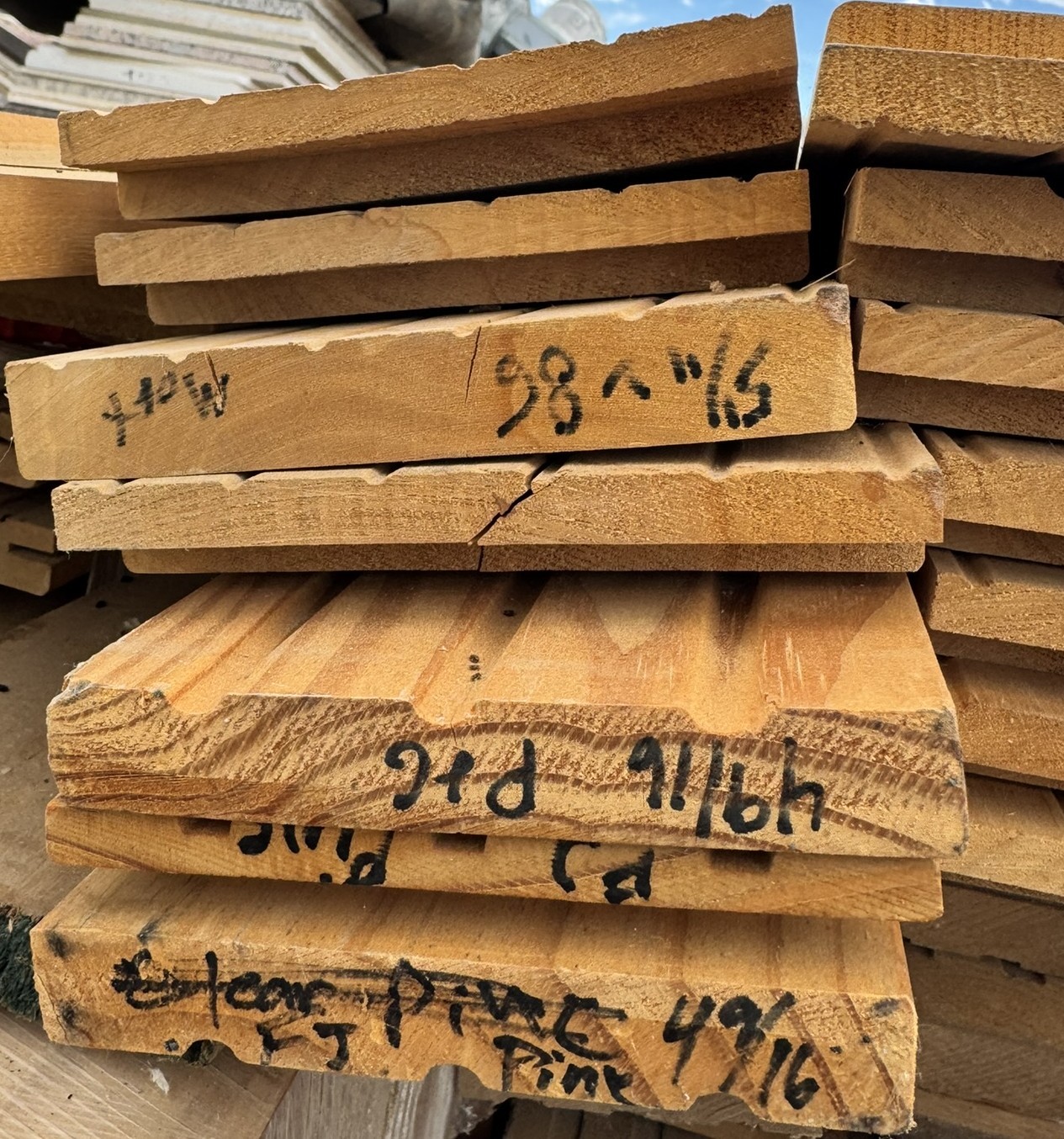Large Pallet Of Assorted Sized Wood - (B354) YS #53410 | Auctionninja.com