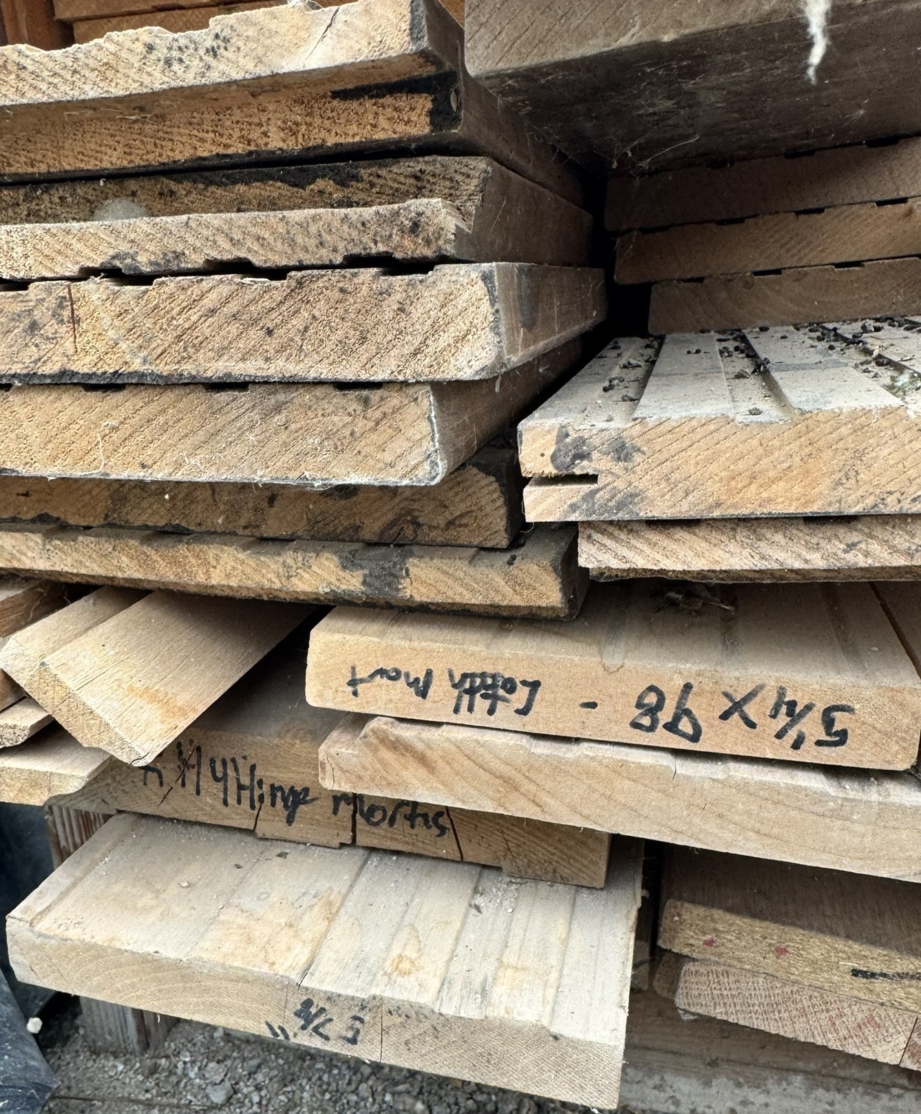 Large Pallet Of Assorted Sized Wood - (B354) YS #53410 | Auctionninja.com