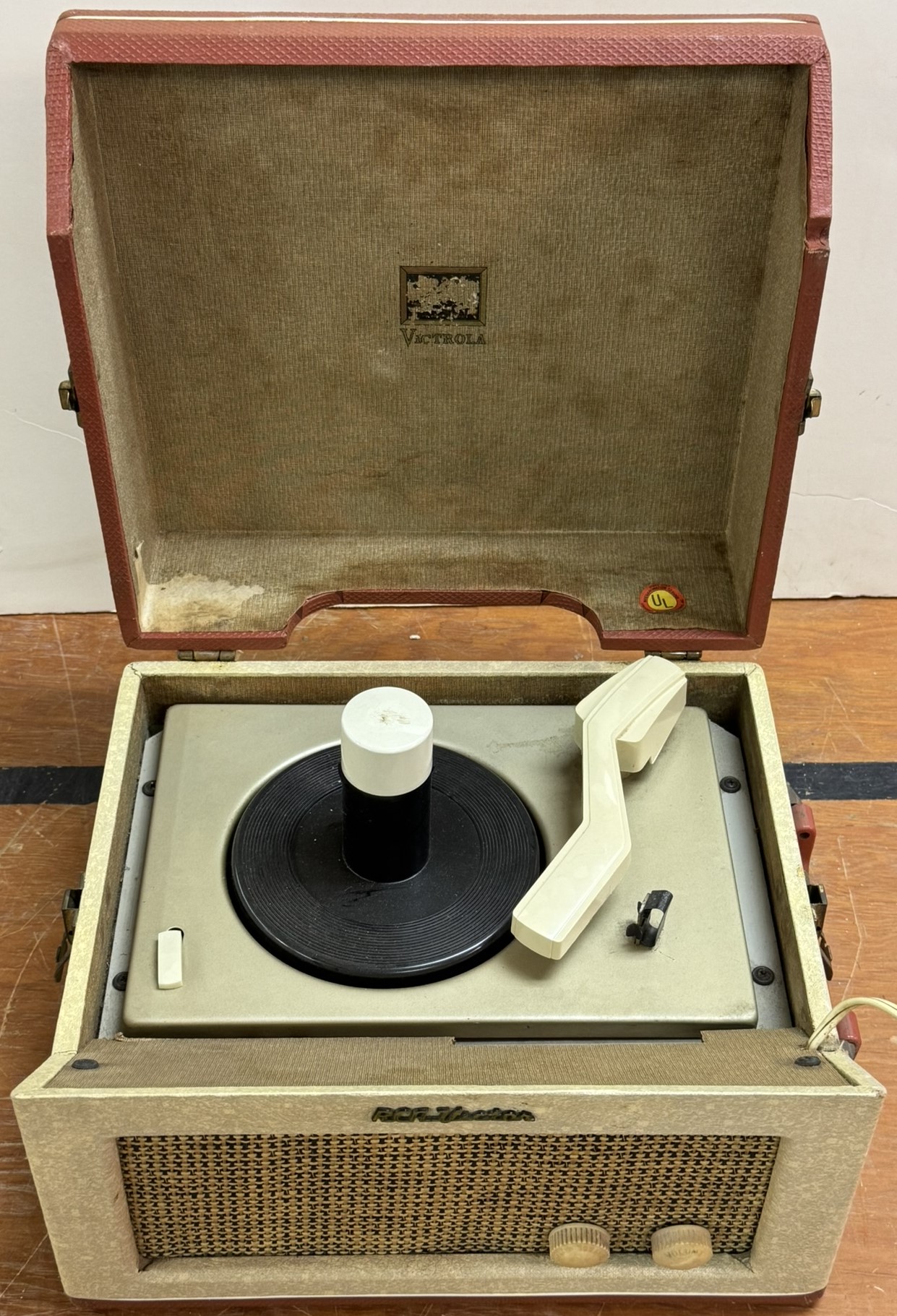 Vintage RCA Victor Record Player - (TR3A) #37626 | Auctionninja.com