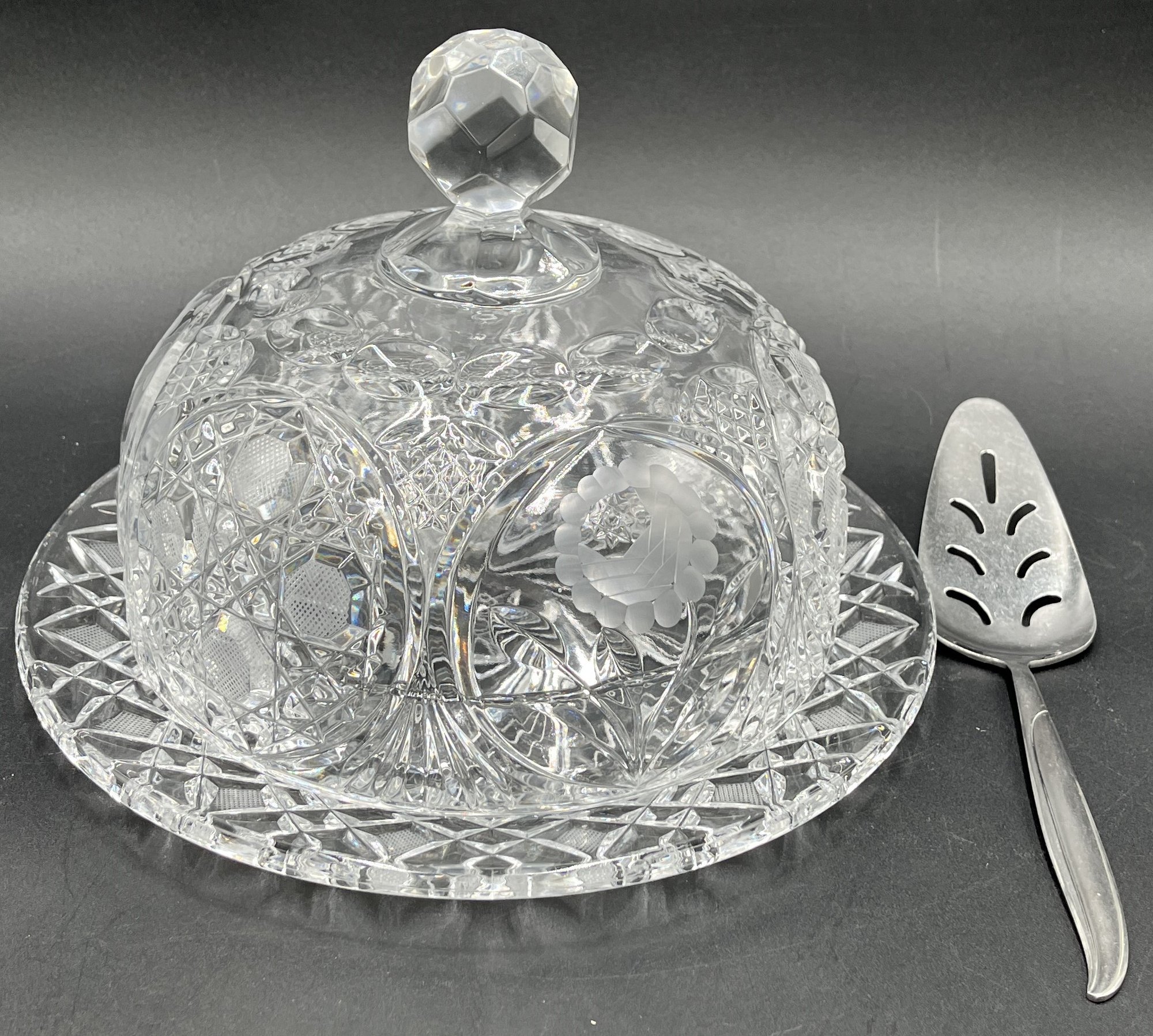 Stunning Cut Crystal Covered Cake Dish #35608 | Auctionninja.com