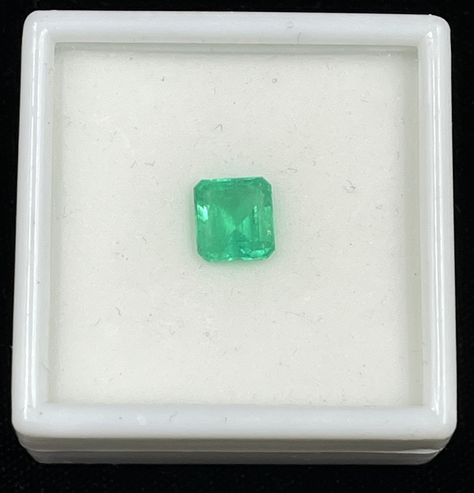 Square Cut Emerald #70 #35746 | Auctionninja.com