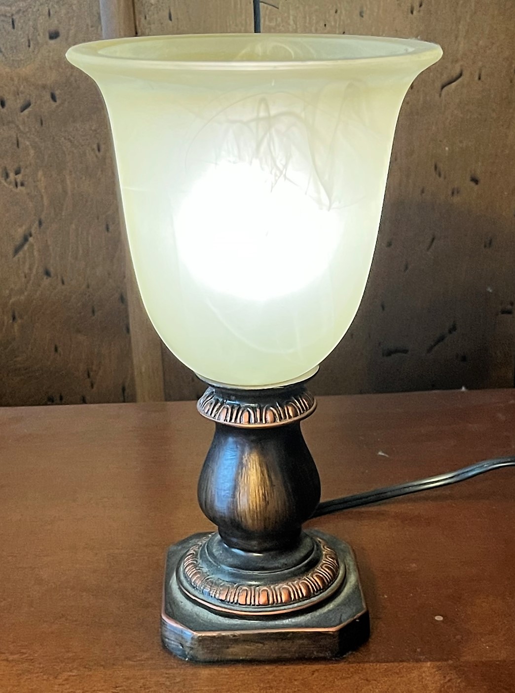 Intertek Table Lamp (Model #T00231) #15863 | Auctionninja.com