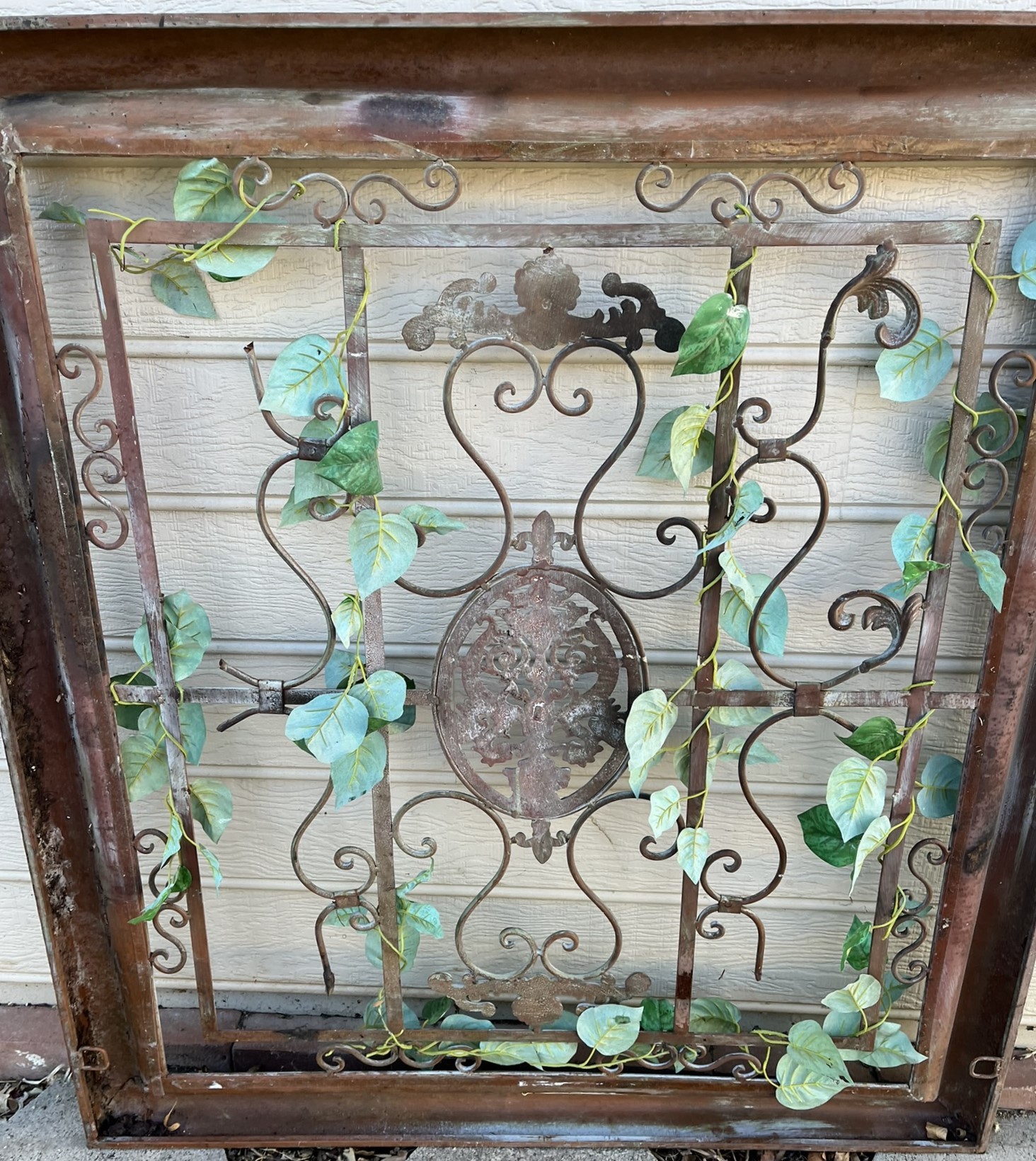 Large Metal Ornate Frame With Ivy Lawn Decoration - (J50)(BY) #57139 ...