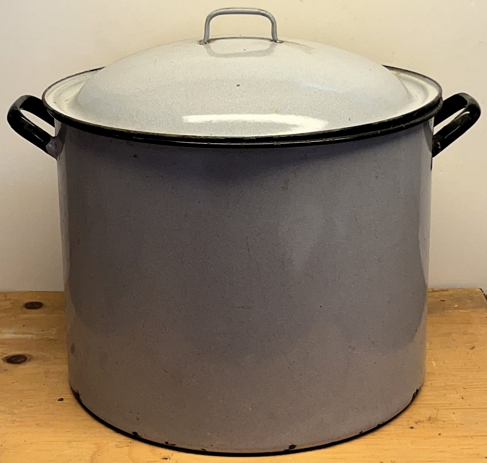 Vintage Enamelware Large Stock Pot With Lid - (G) #33181 | Auctionninja.com