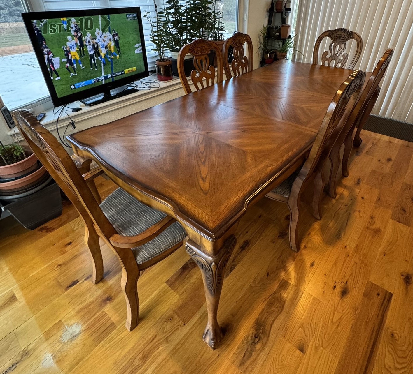 Beautiful Veneer Dining Room Table With Leaf And 6 Chairs - FS #40667 ...