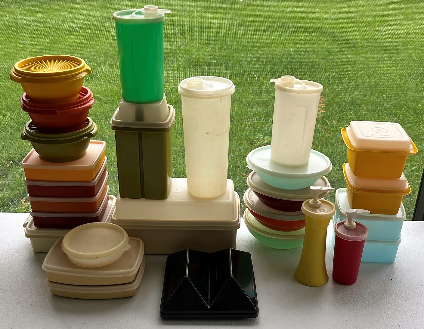 Tupperware Bundle #12 - 27 Items - TW12 #17101 | Auctionninja.com