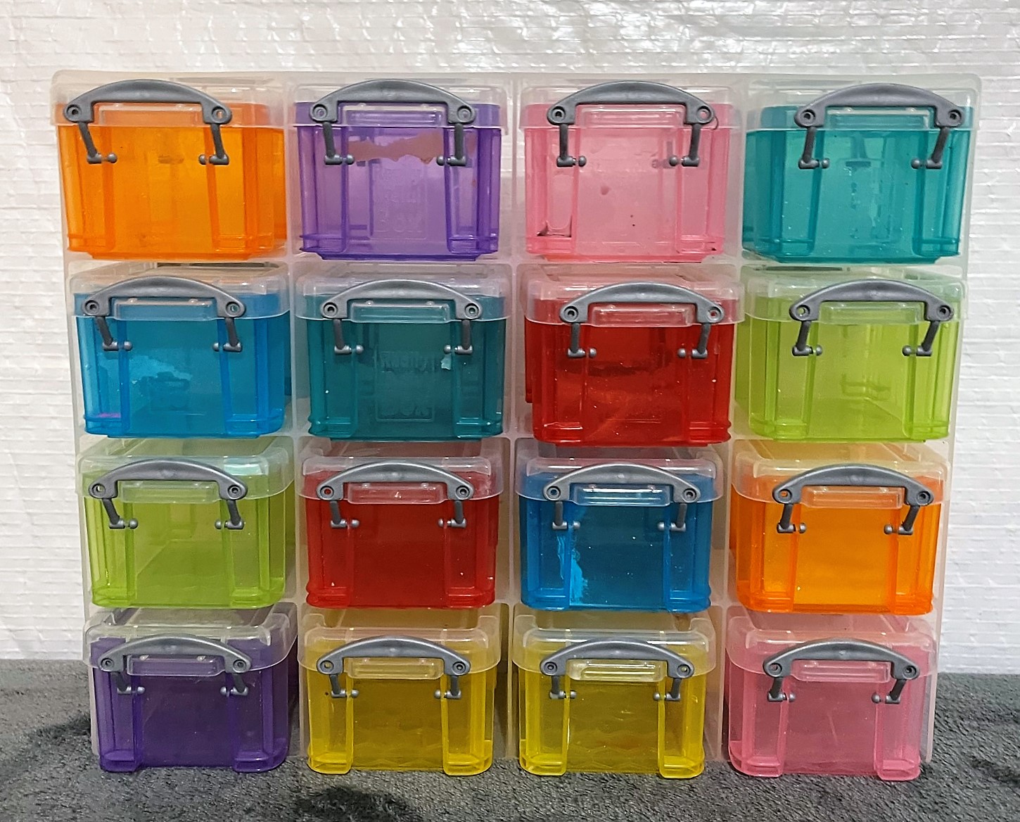 Small Storage Containers #10969 | Auctionninja.com