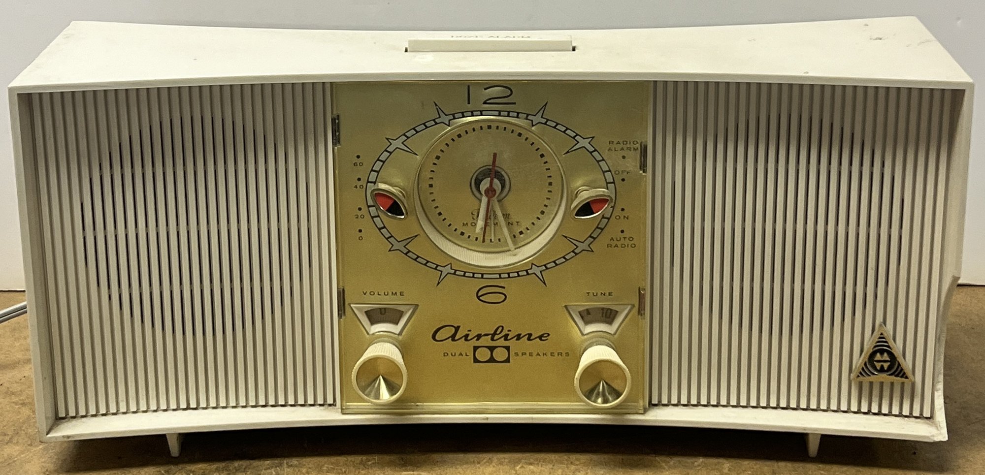 Vintage Wards Airline 1869A Dual Speaker Alarm Clock - (GS4) #36883 | Auctionninja.com