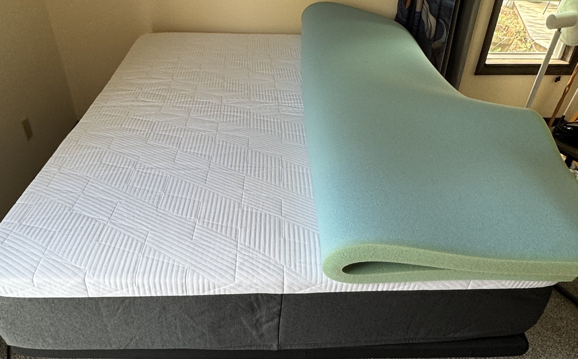 Linak Queen Sized Electric Adjustable Bed With Foam Topper & Remote ...