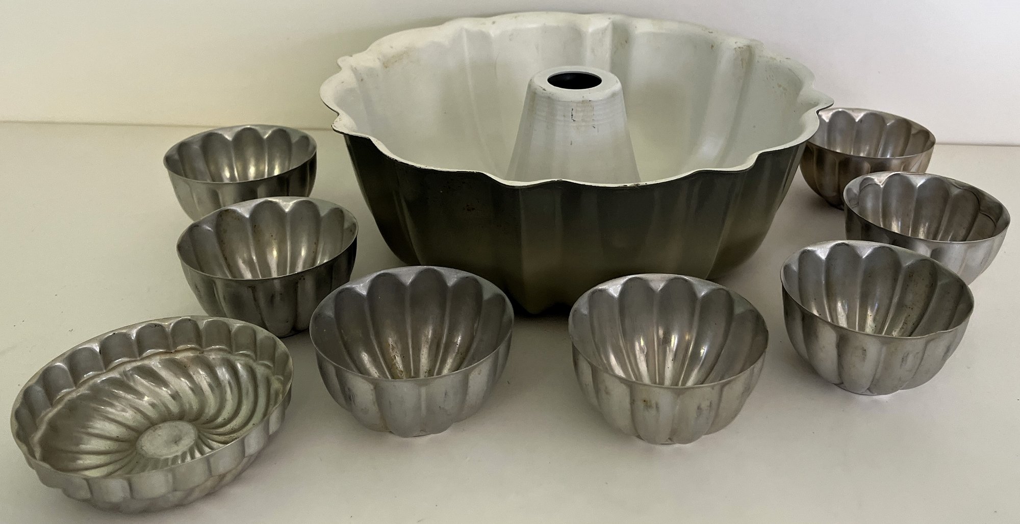 Vintage Bundt Pan & Jello Molds -(B9) #33714 | Auctionninja.com