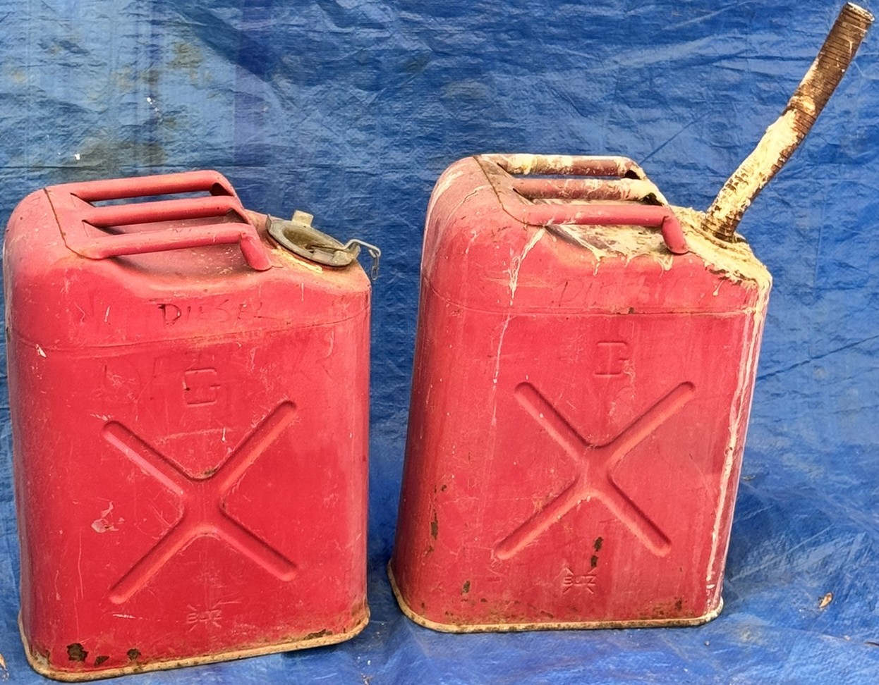 2 Vintage Metal Blitz 5 Gallon Fuel Containers - (B258)(TI) #53094 ...