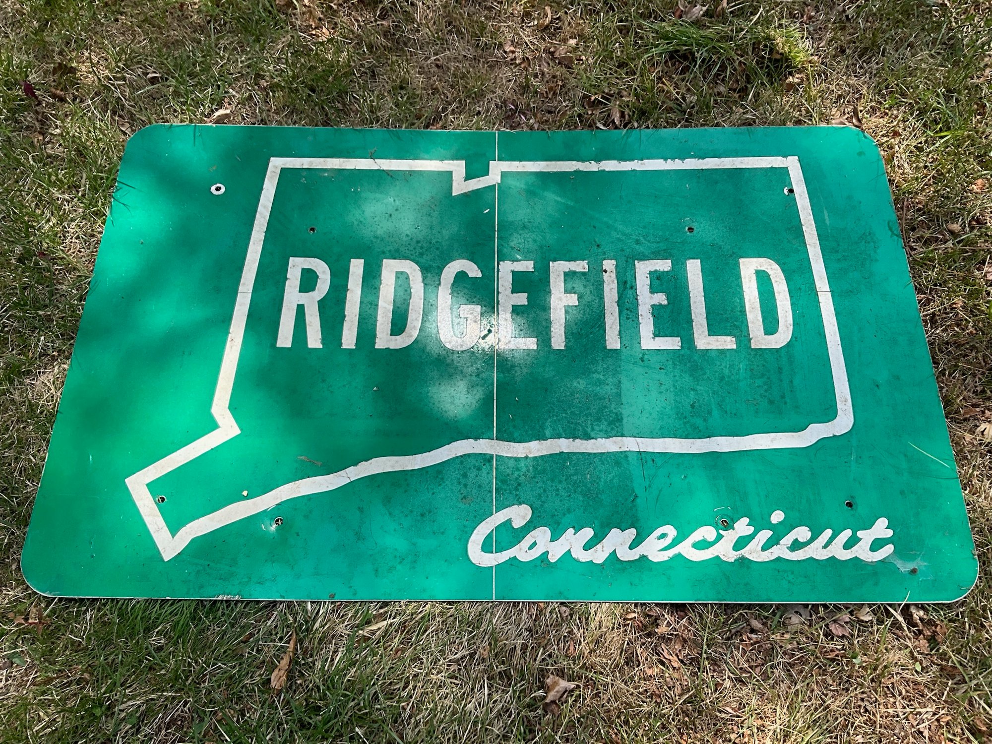 Ridgefield, CT Town Sign #34218 | Auctionninja.com
