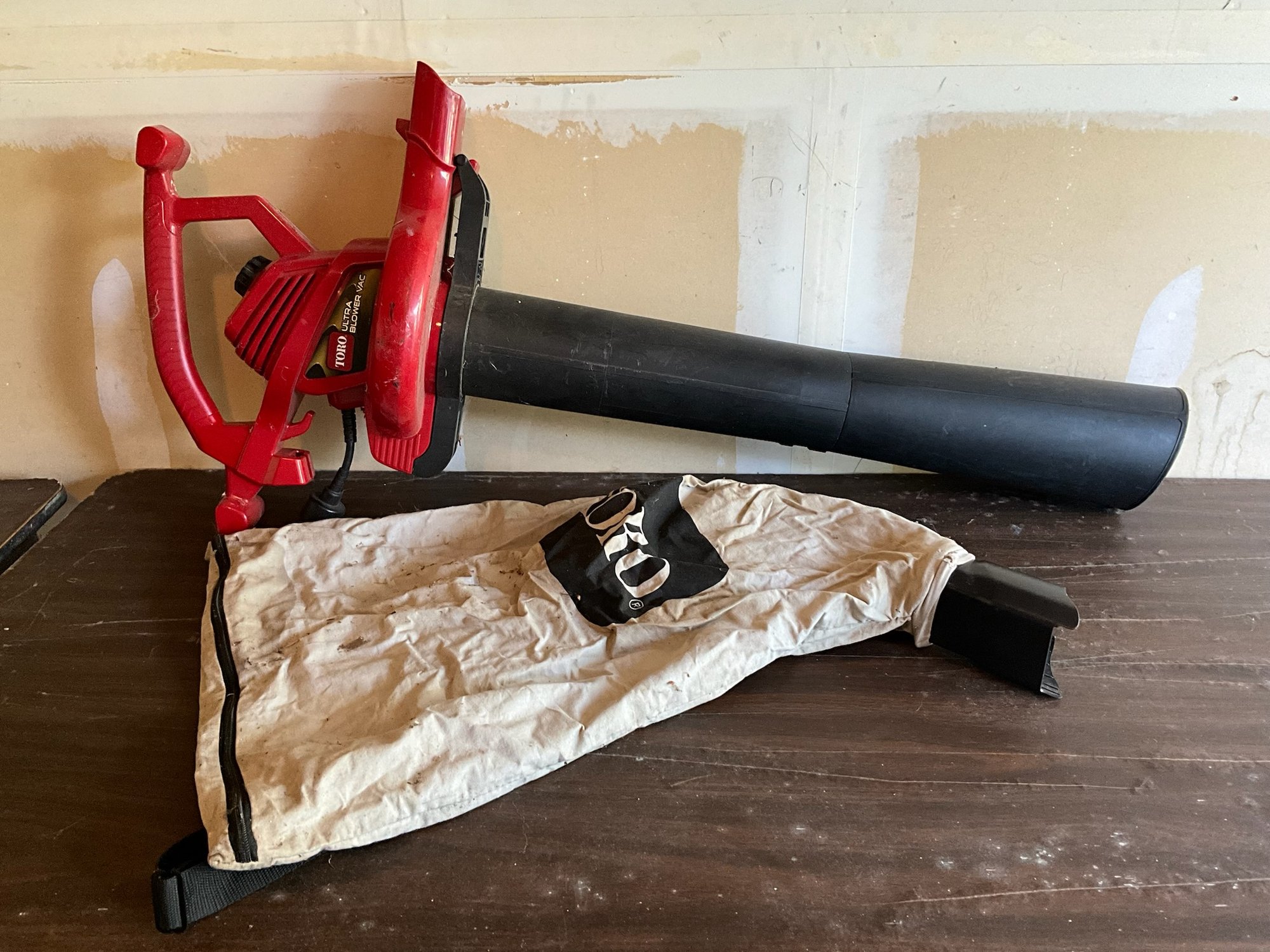 Toro Ultra Blower Vac Incl. Bag #28462 | Auctionninja.com