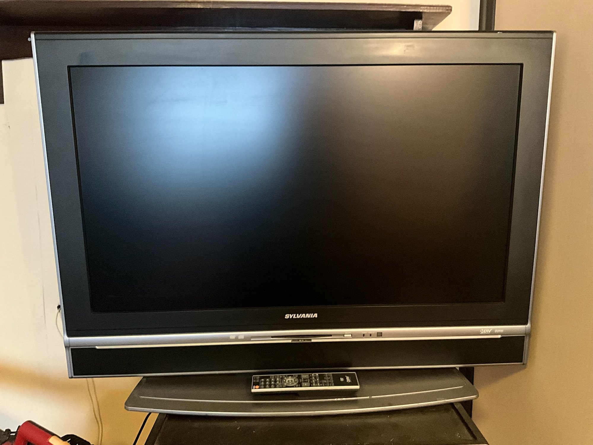 Sylvania DVD Built-in 36 Inch TV - Model No. LD370SS8 #24925 ...
