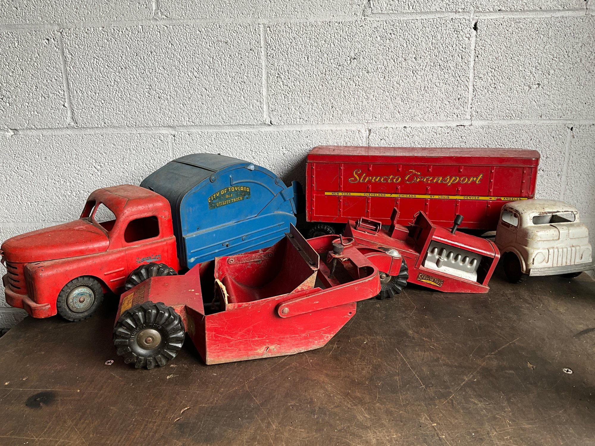 Grouping Of Vintage Structo Toys Trucks #26412 | Auctionninja.com