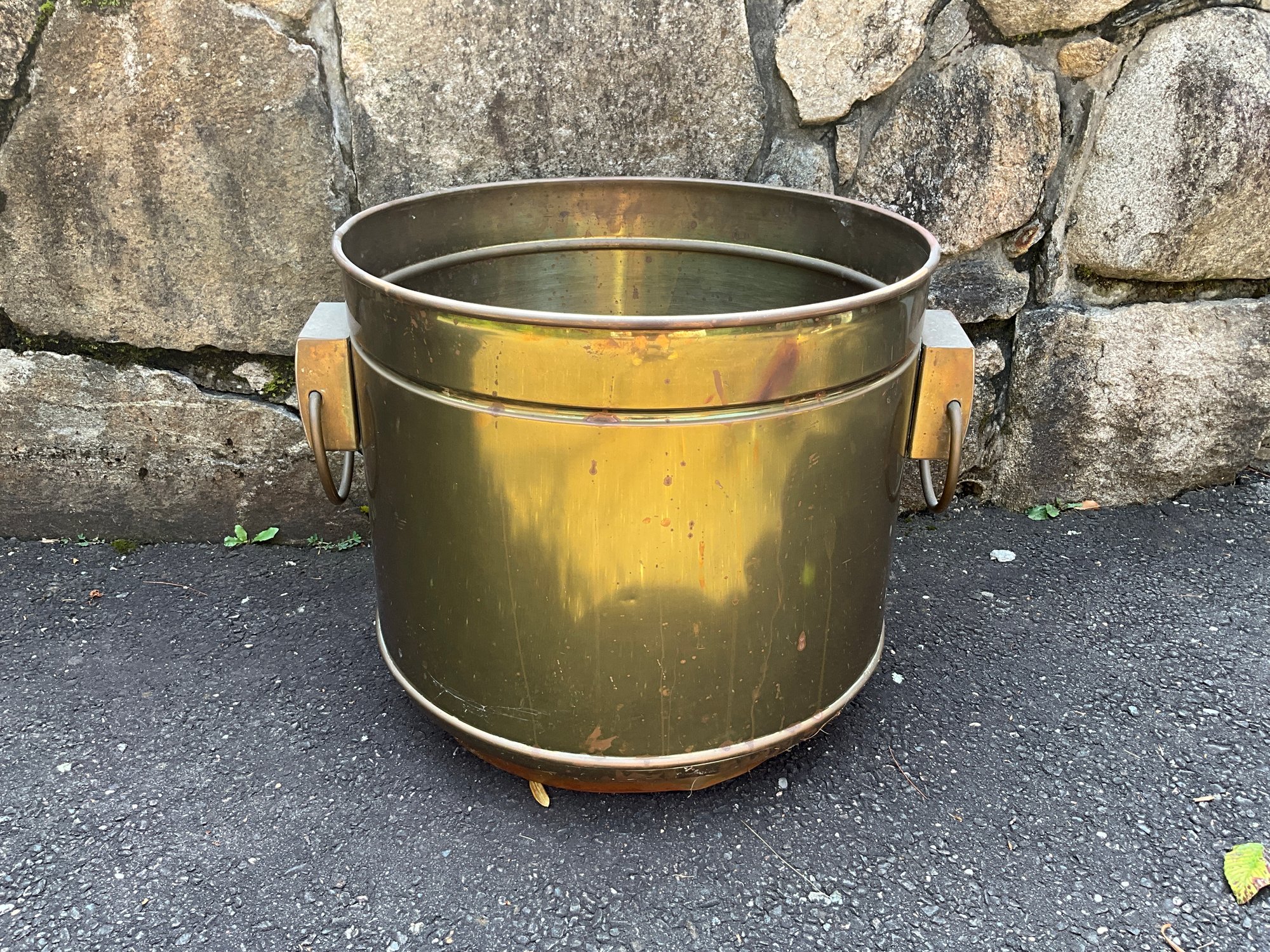 Large Brass Pot With Handles #28155 | Auctionninja.com