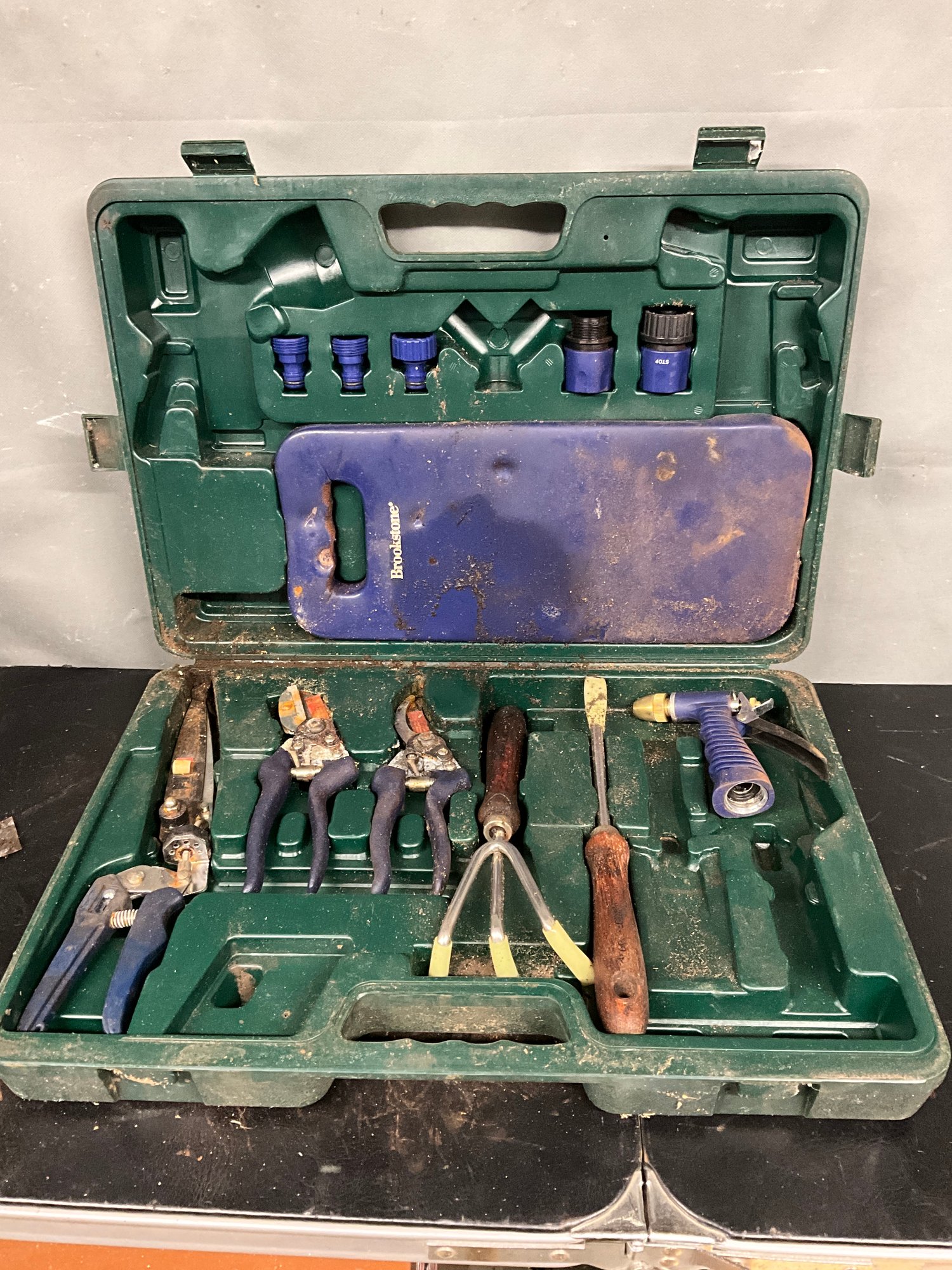 Brookstone Gardening Tool Kit #28549 | Auctionninja.com
