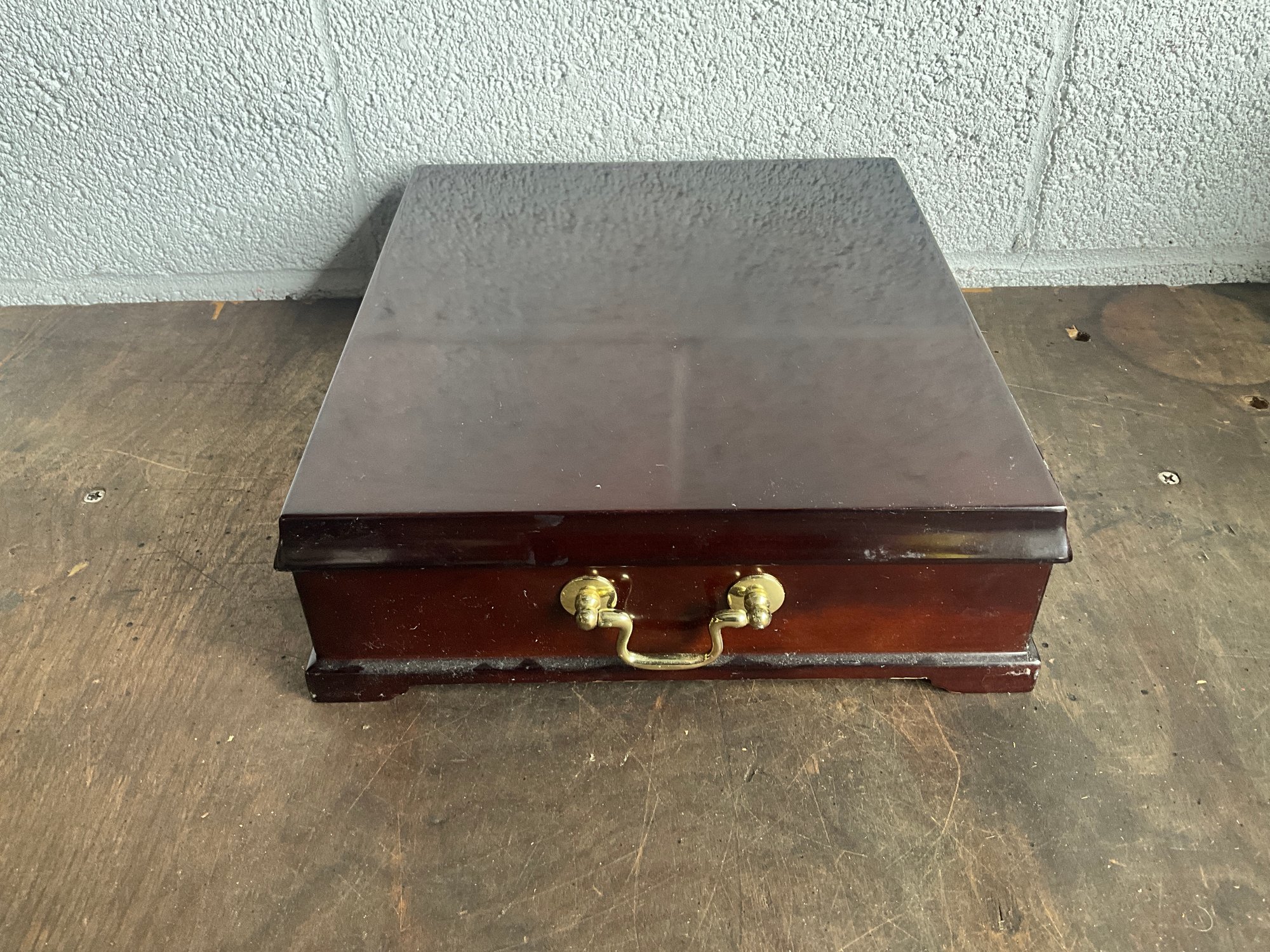 Vintage Bombay Company Tea Chest #29415 | Auctionninja.com