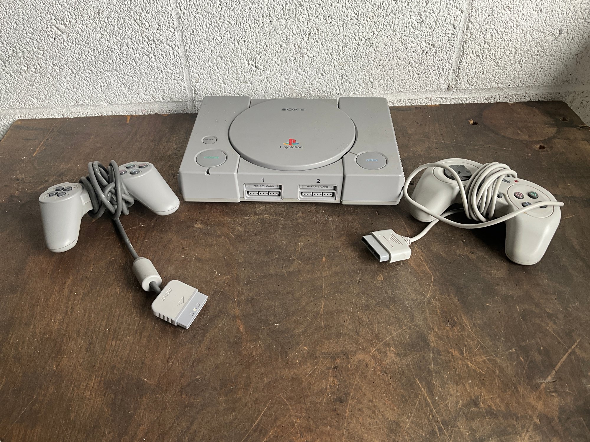 Vintage Sony Playstation - Model No. SCPH-1001 #29422 | Auctionninja.com