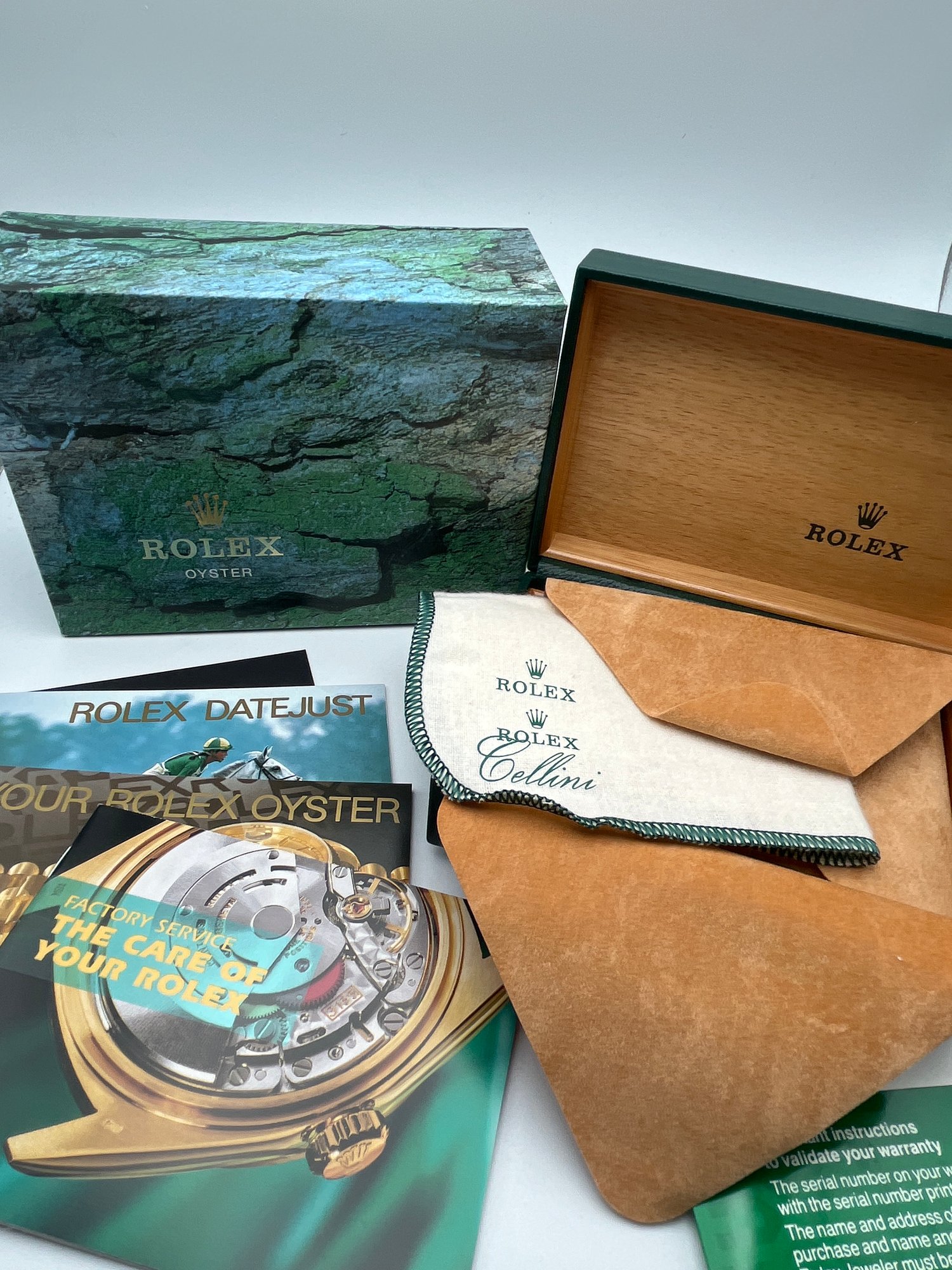 Rolex Oyster Box Set #6319 | Auctionninja.com