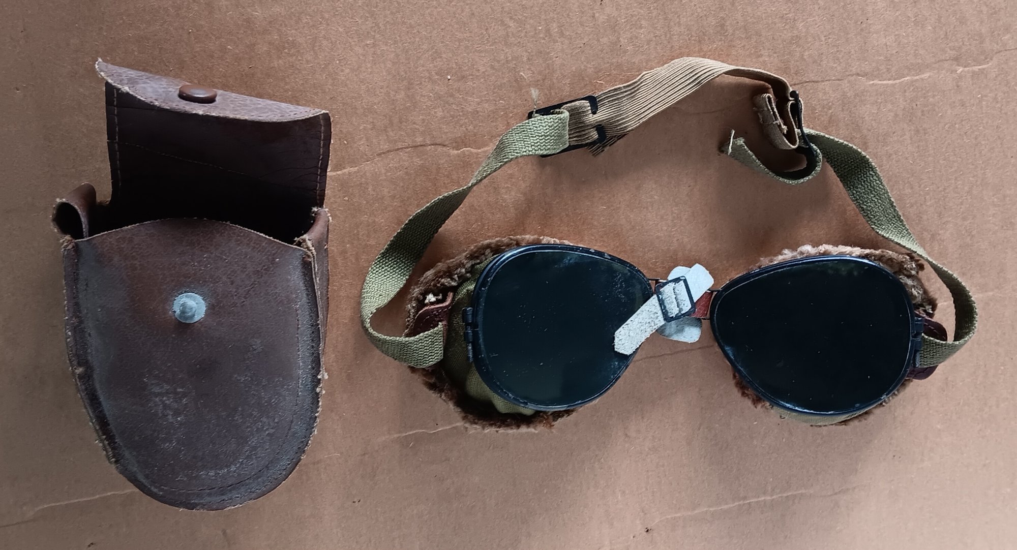 Vintage WW2, US Army Goggles, Fur Lined Green Lens, With Case #5983 ...